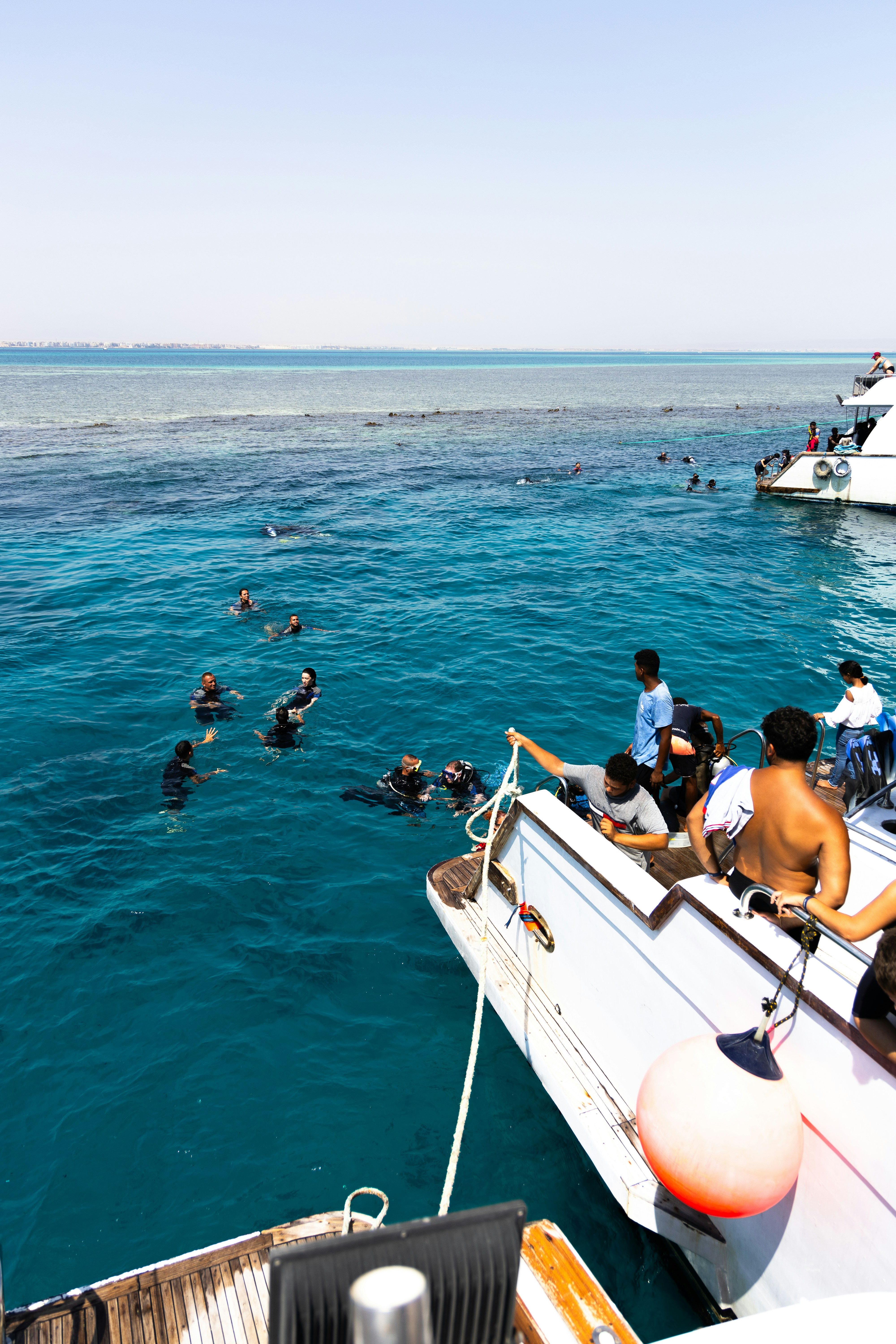 A group of people swimming in the ocean photo – Free Boat Image on Unsplash