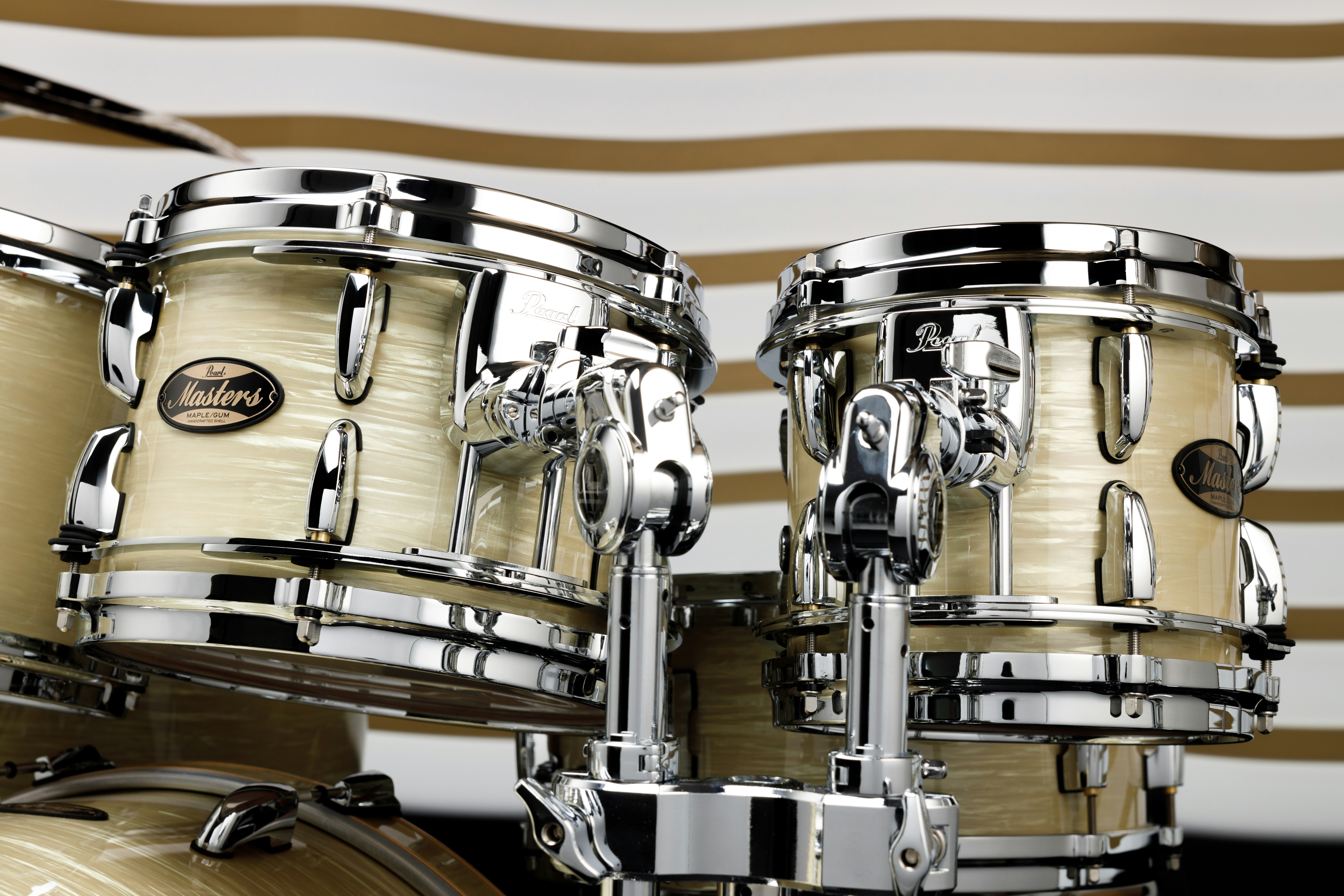 A close up of a set of drums photo – Free Drums Image on Unsplash