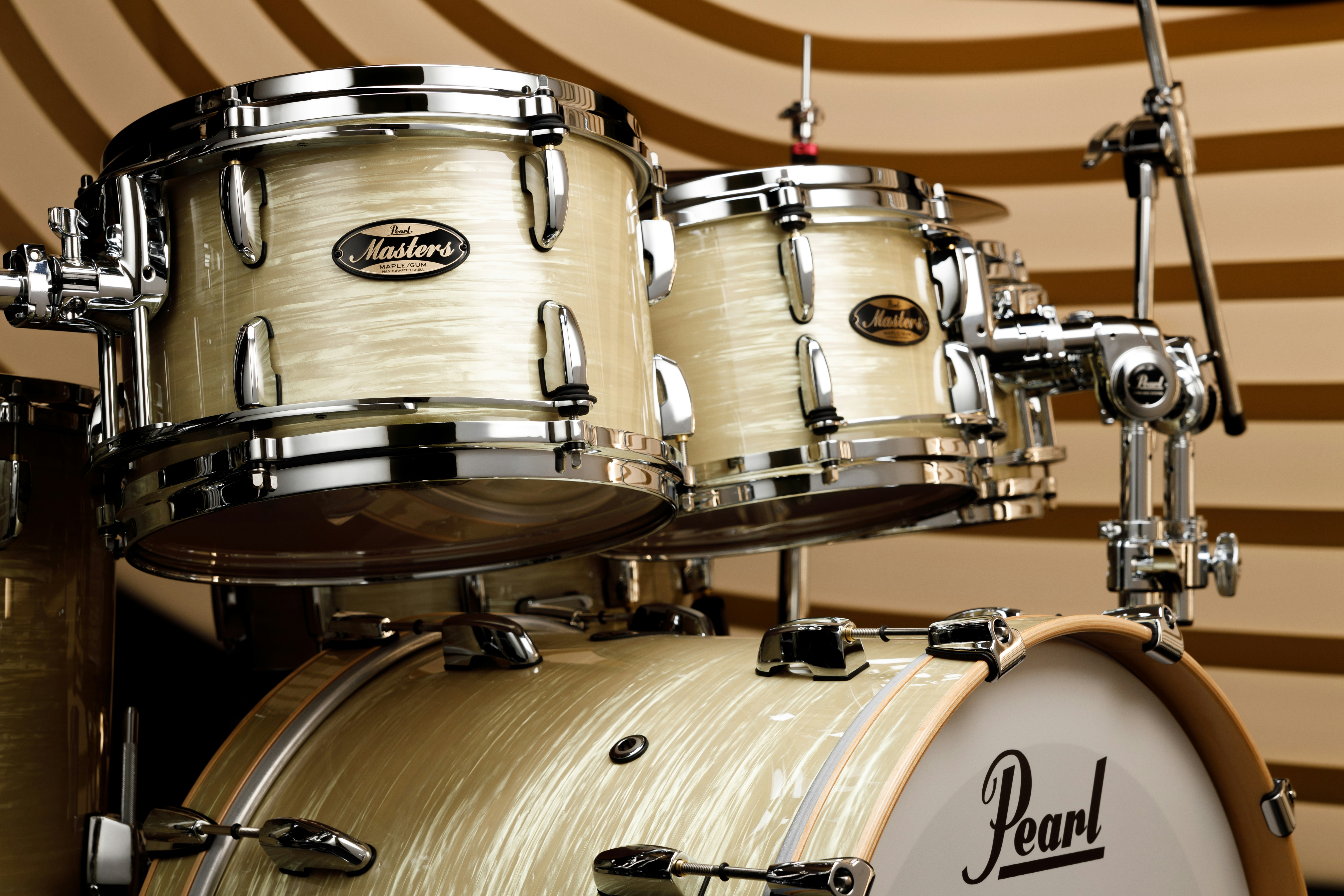 A close up of a set of drums photo – Free Drums Image on Unsplash