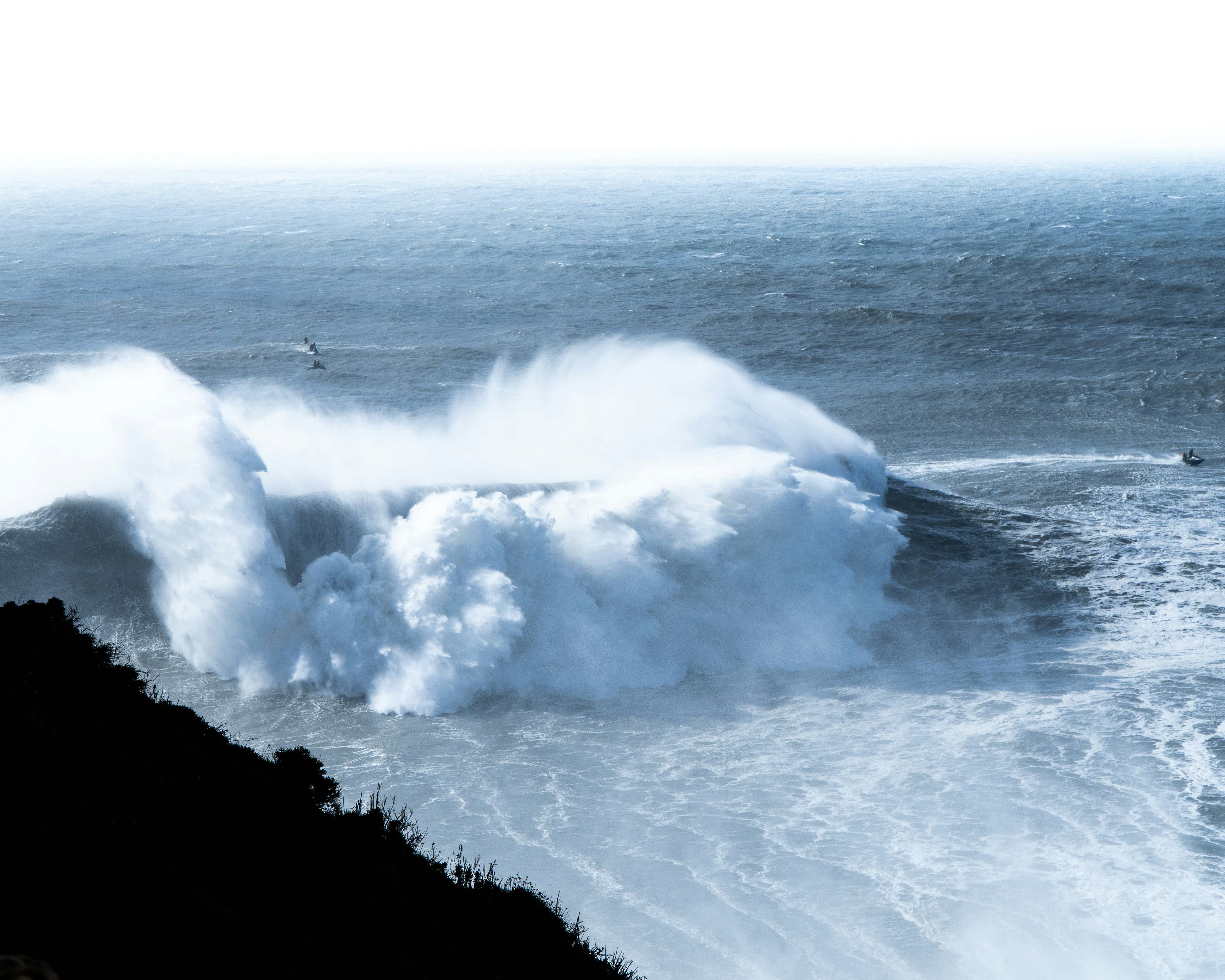A large wave crashing into the shore of the ocean photo – Free Wave ...