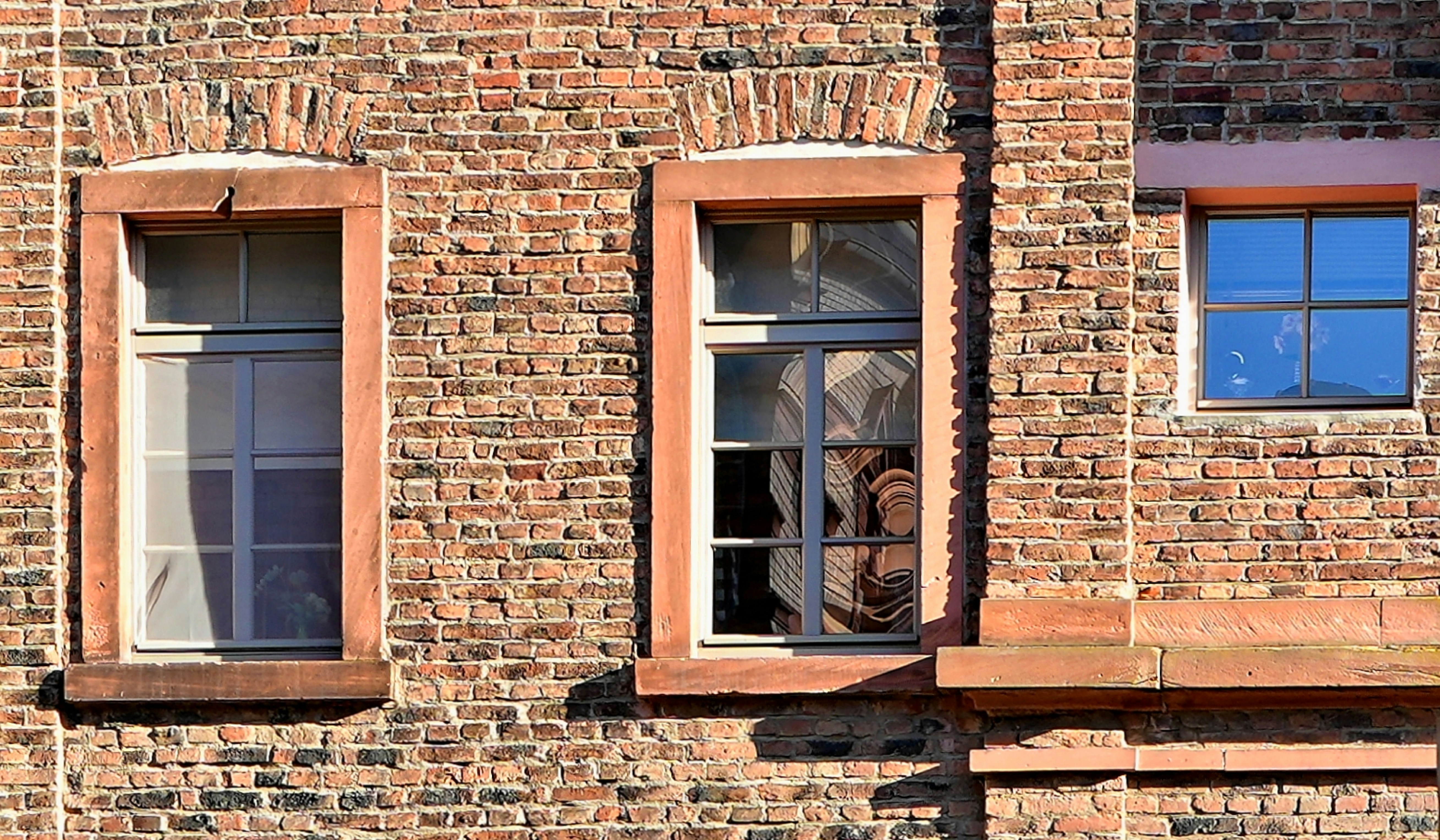 Brickwork Symphony with Reflective Interlude♂ L.Filipe C.Sousa© ꆜꆜ