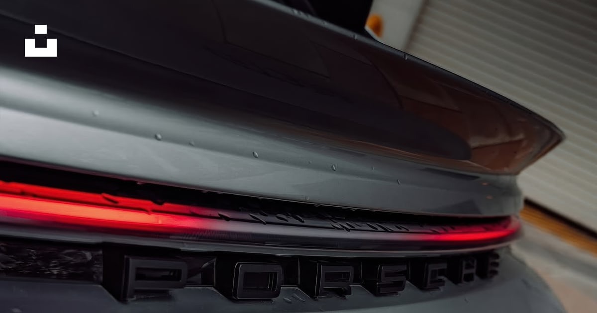 자동차의 후미등을 클로즈업한 사진 사진 Unsplash의 무료 Porsche 이미지