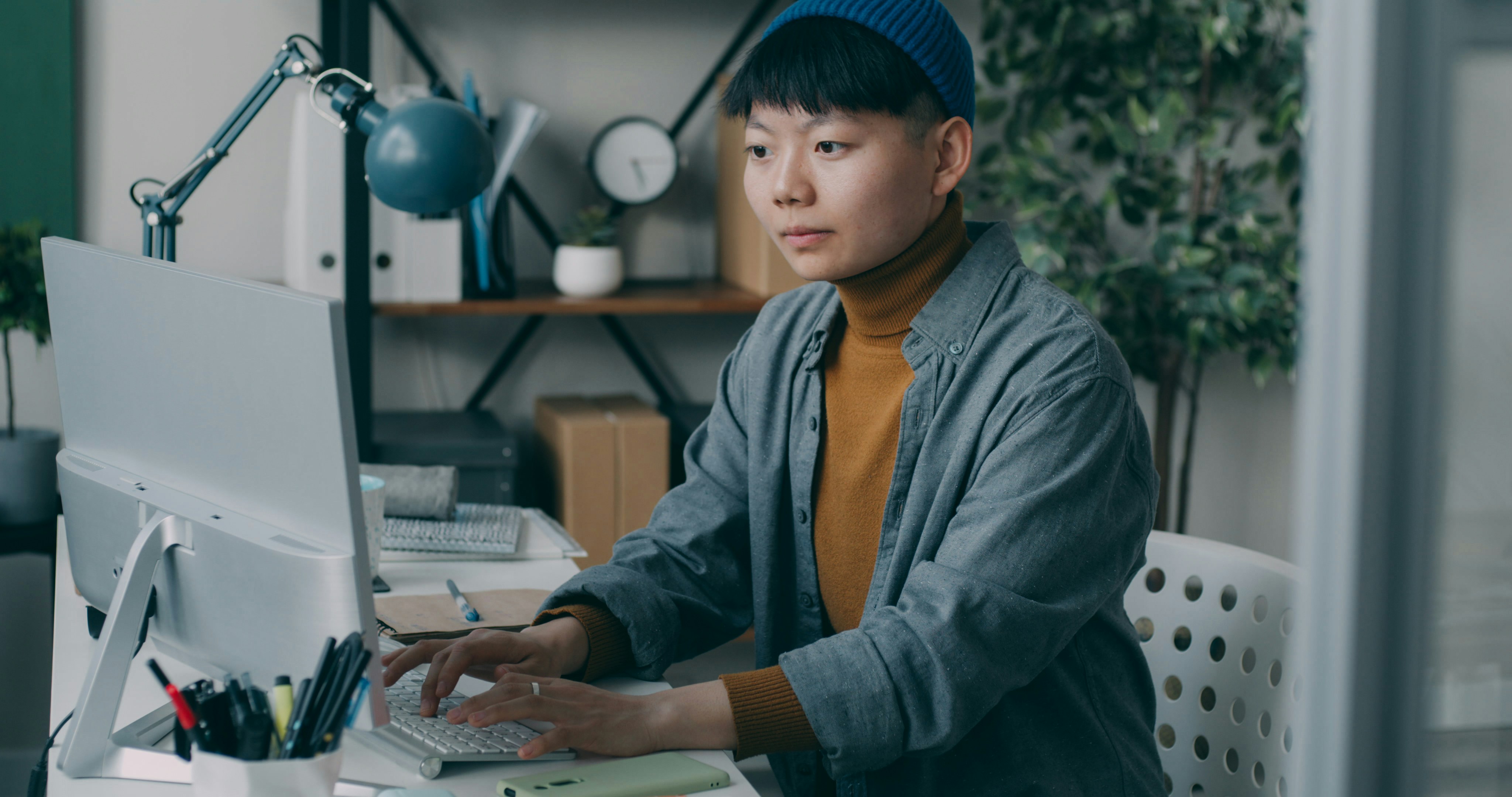 A man sitting at a desk working on a computer photo – Free Human Image ...