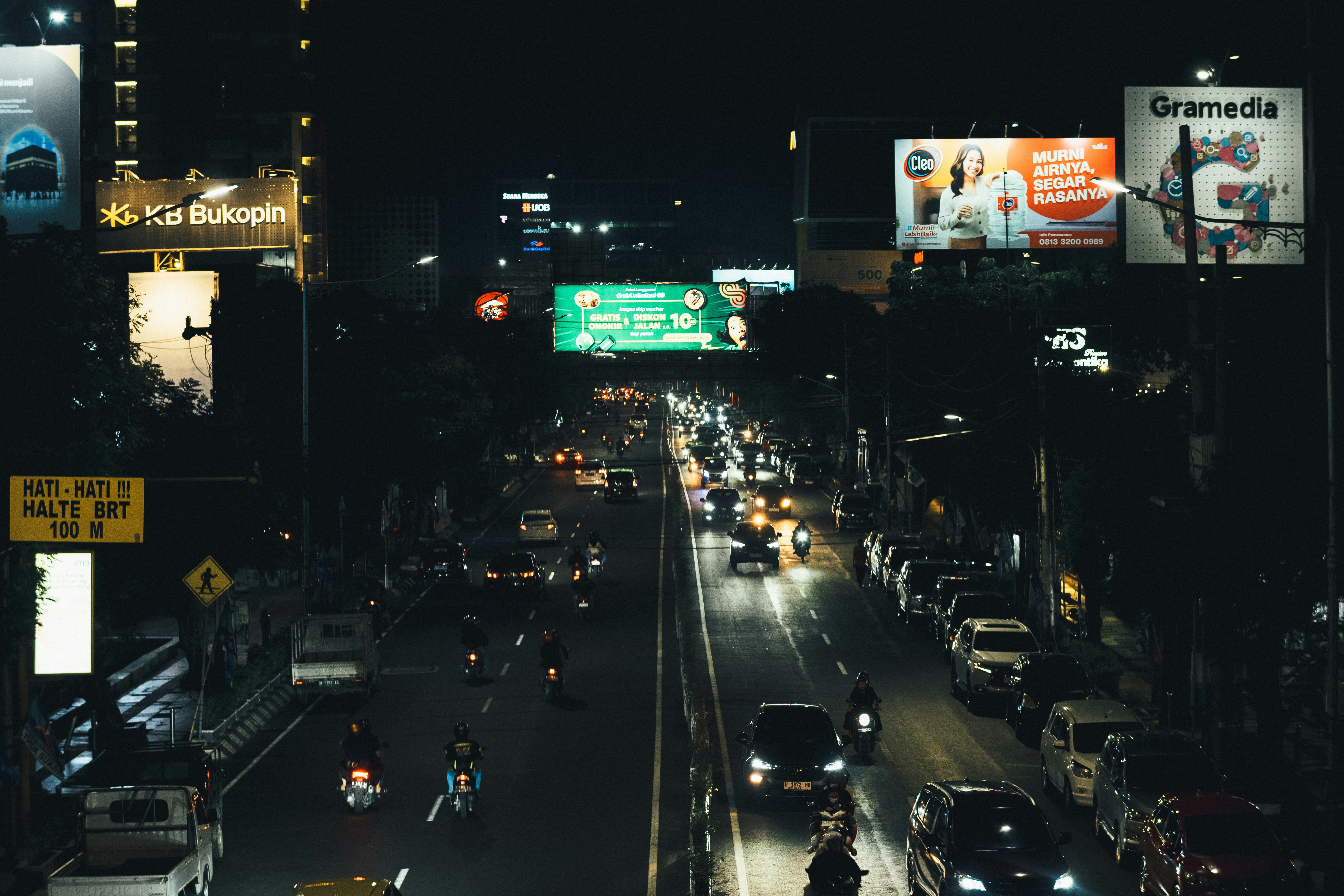 highway city traffic in the night