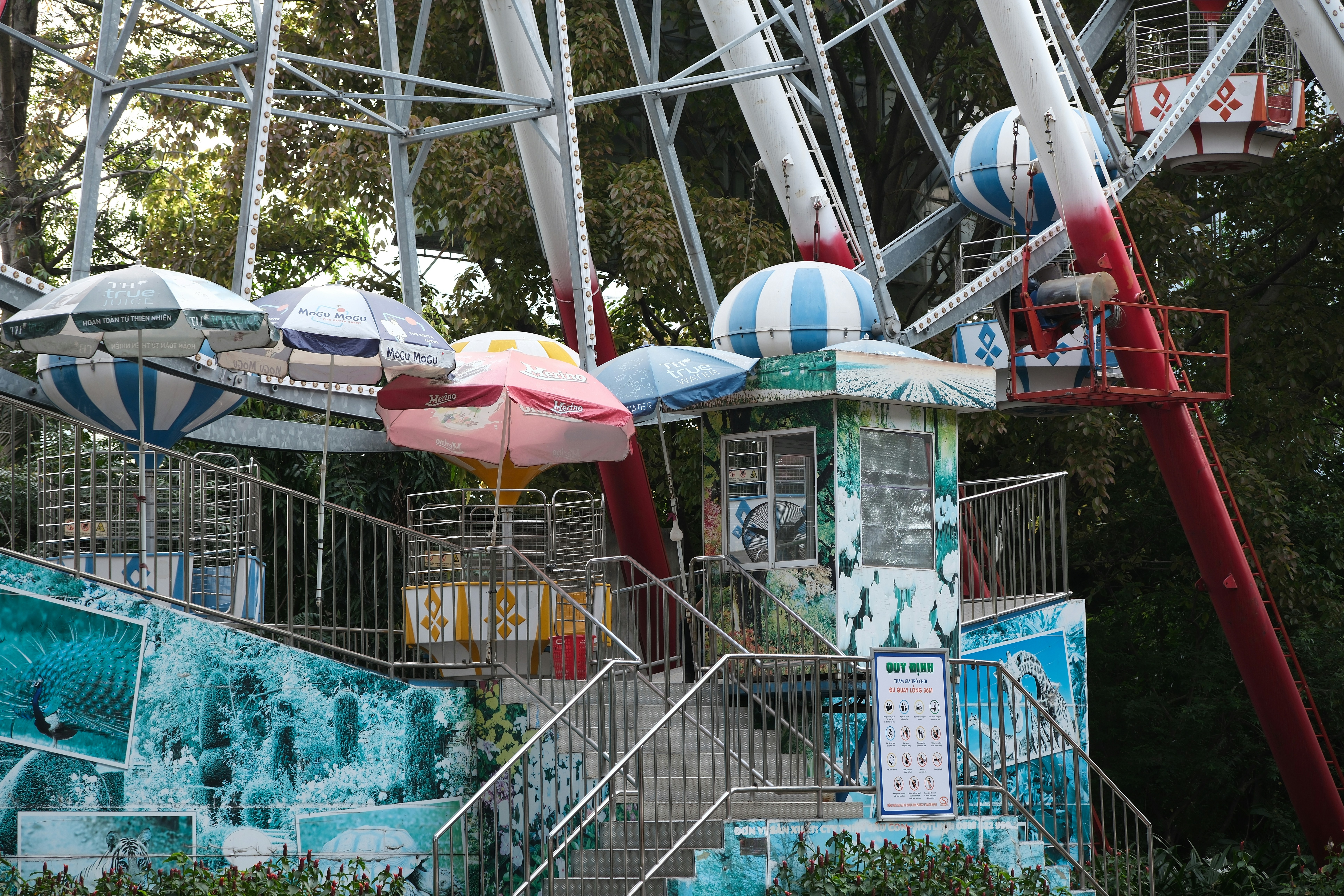 Umbrella-Lined Ferris Framework at a Daylight Carnival