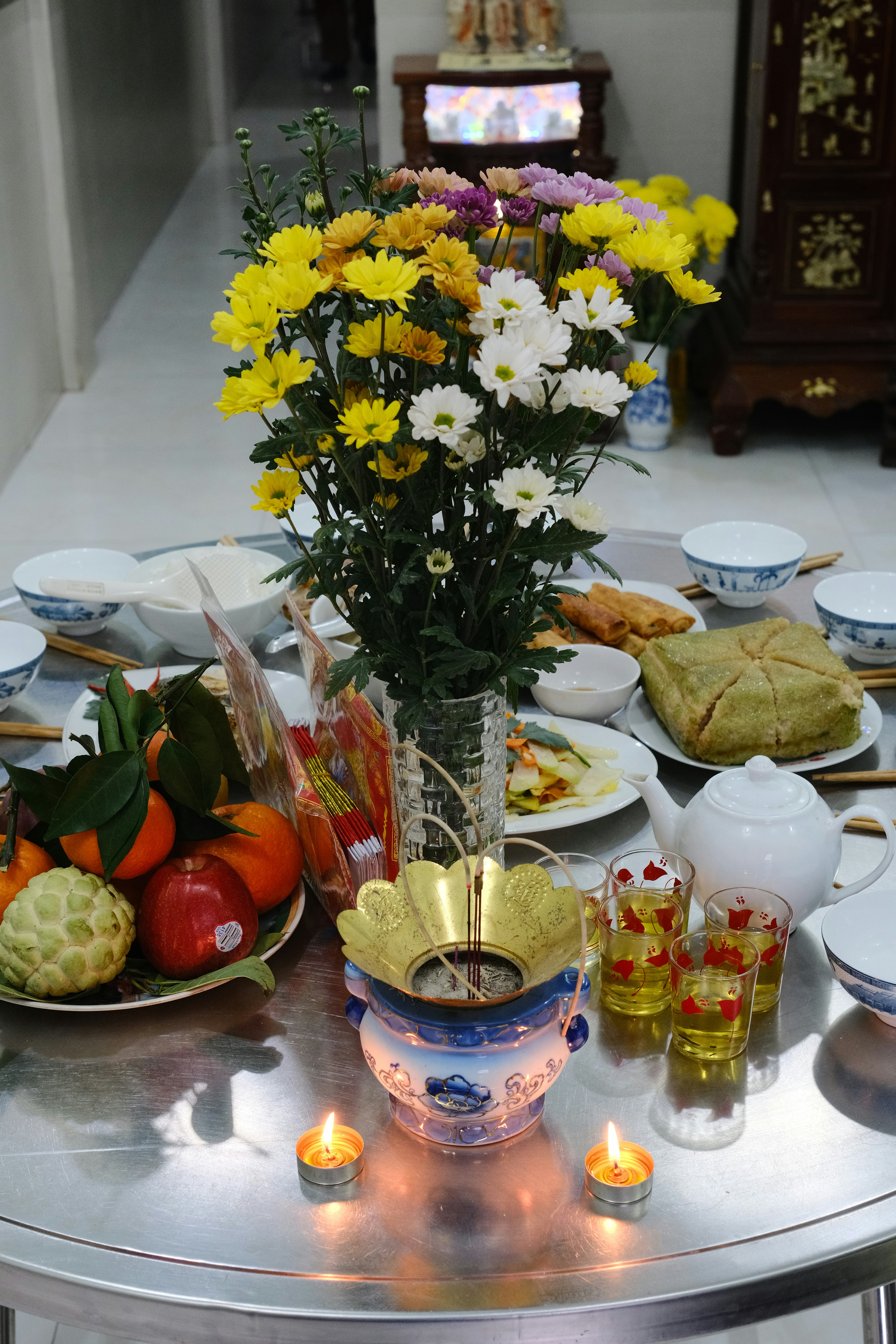 Chrysanthemum Chorus at the Reflective Banquet