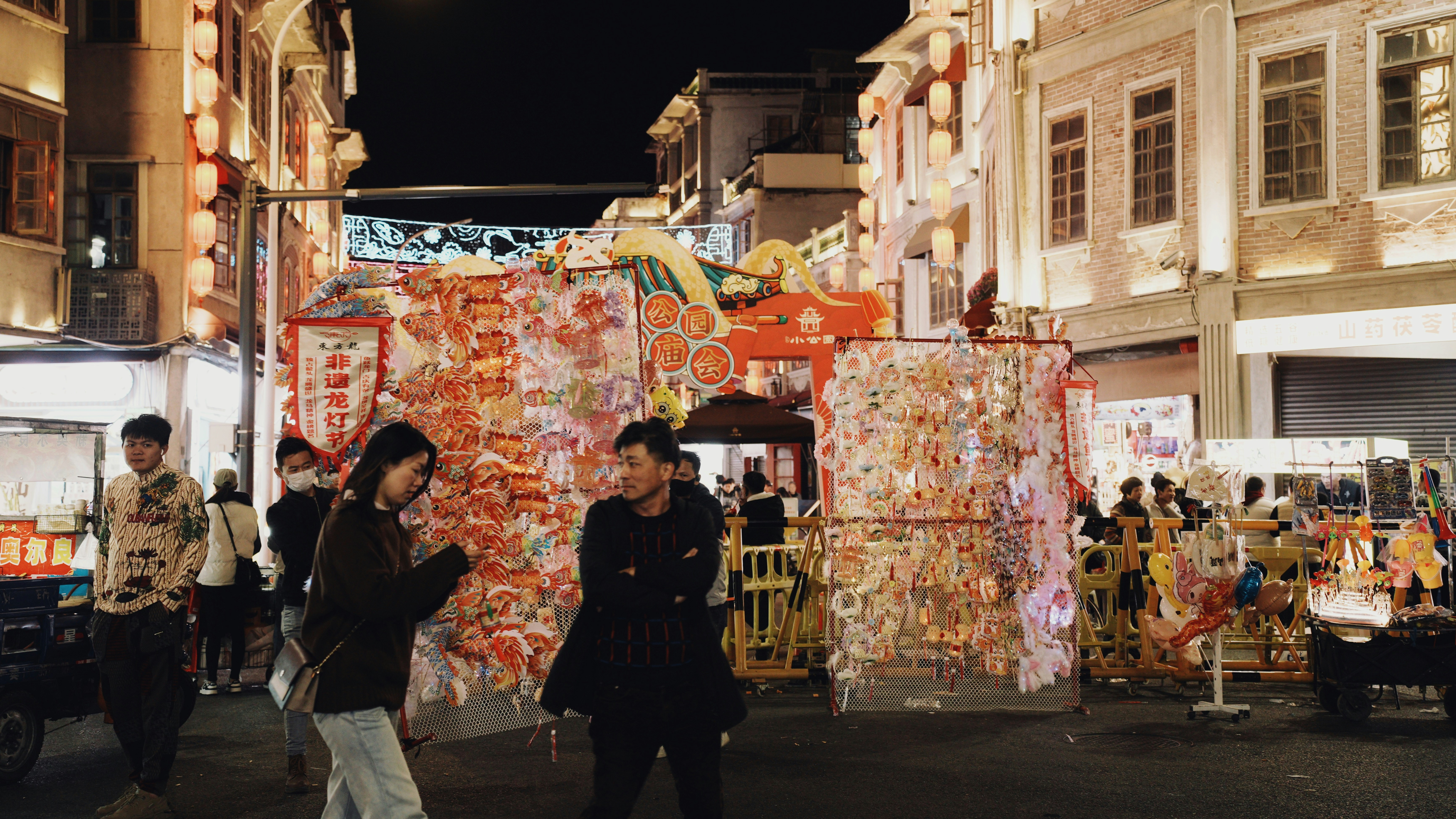Lantern-Lit Market Conversations