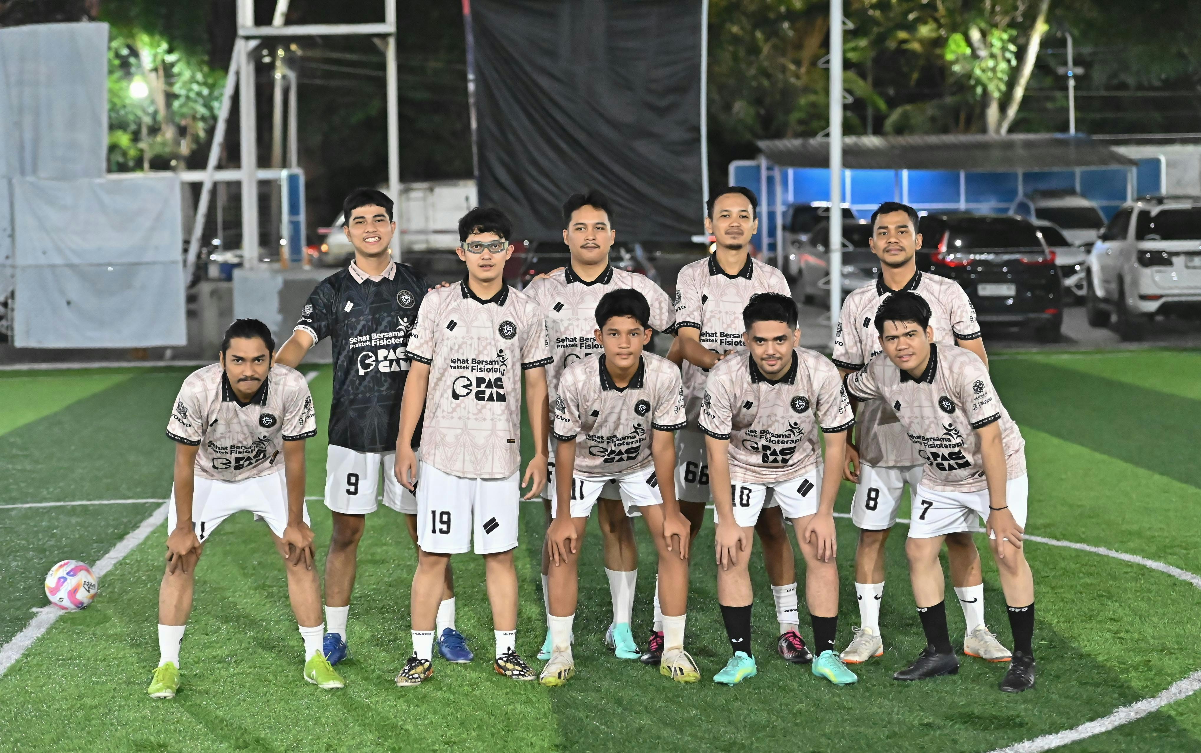 Une équipe de football pose pour une photo d’équipe photo – Image ...