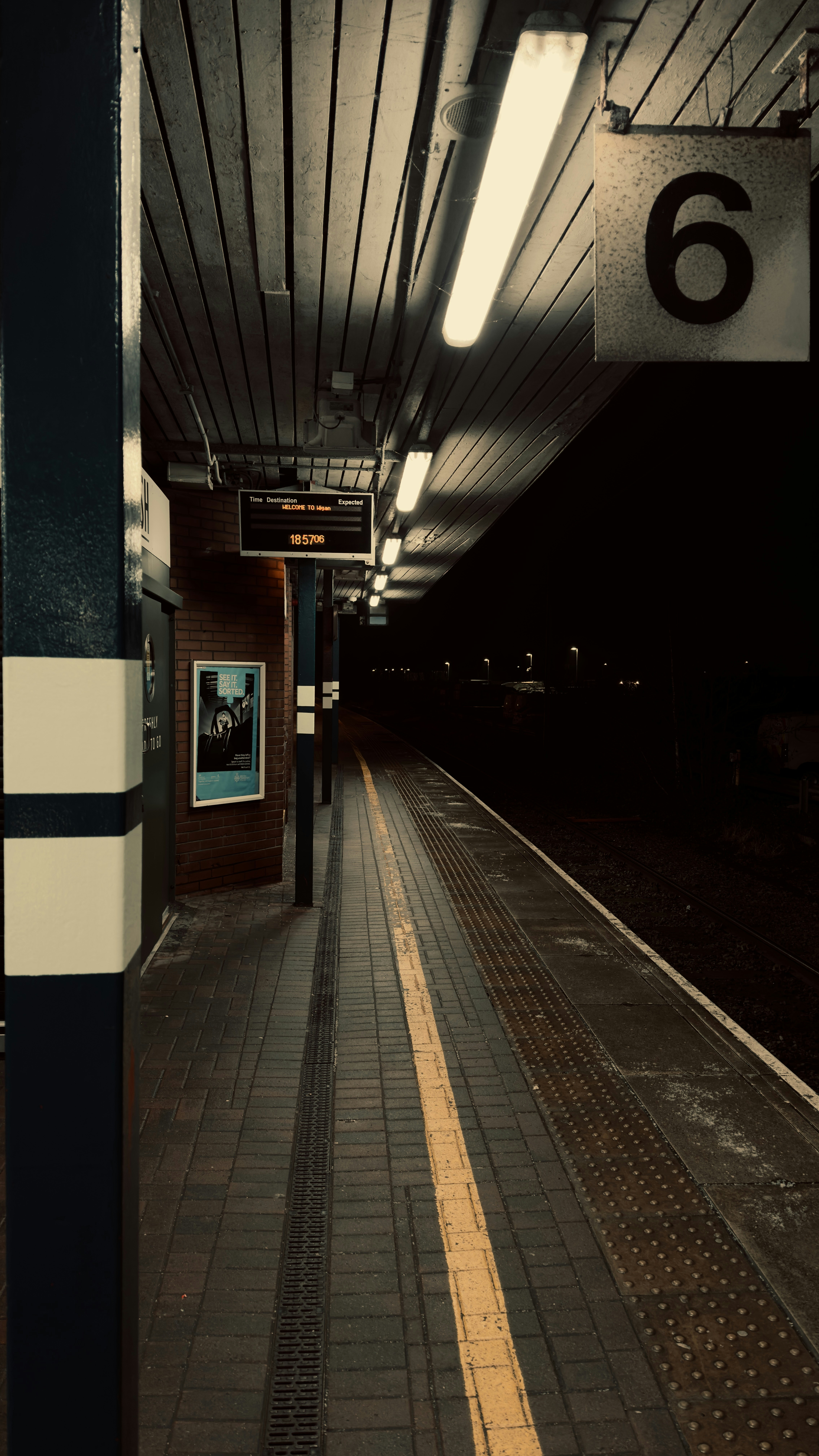 Night Platform: A lone hour on Platform 6