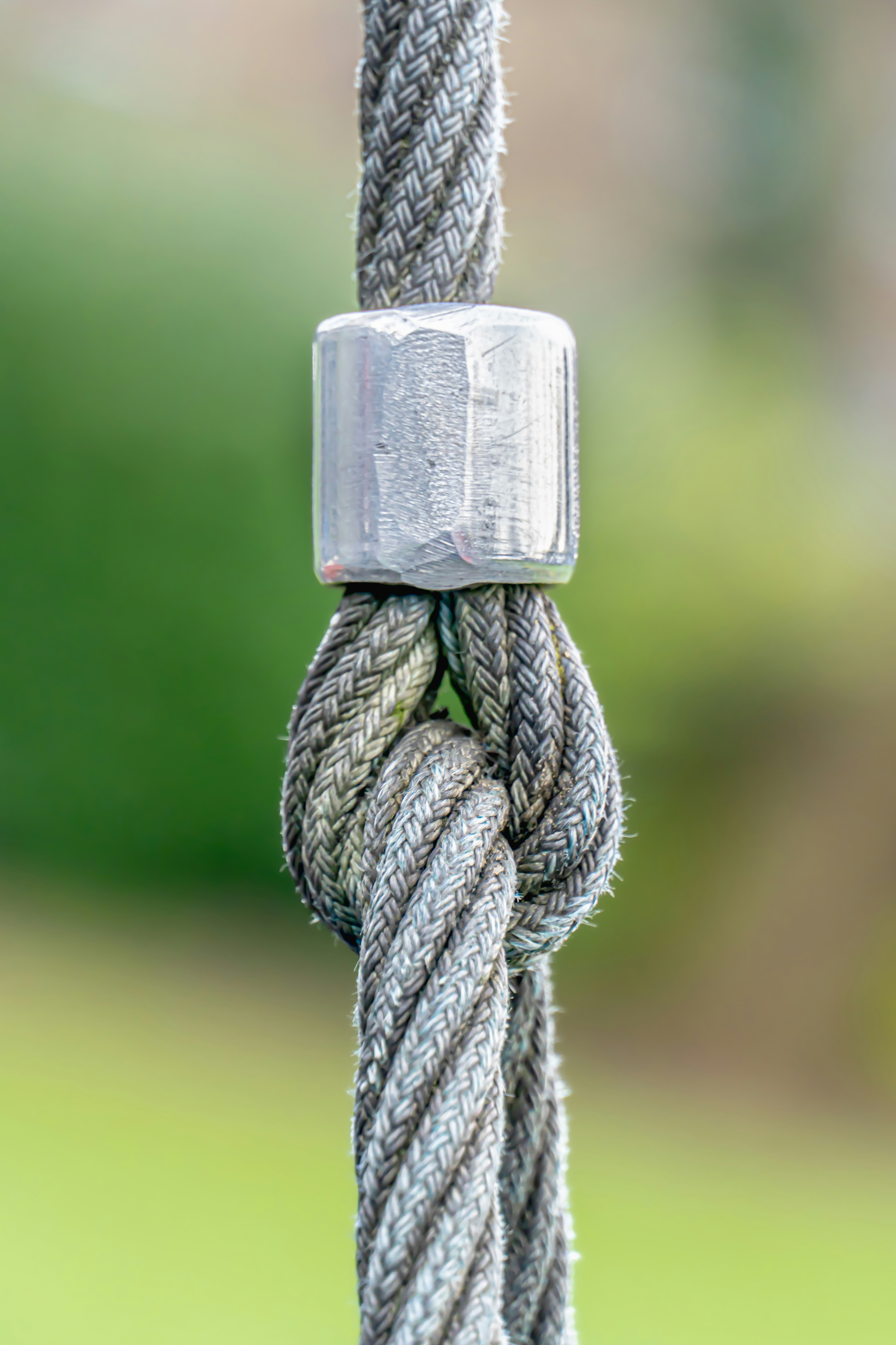 A close up of a rope with a lock on it photo – Free Blue Image on Unsplash