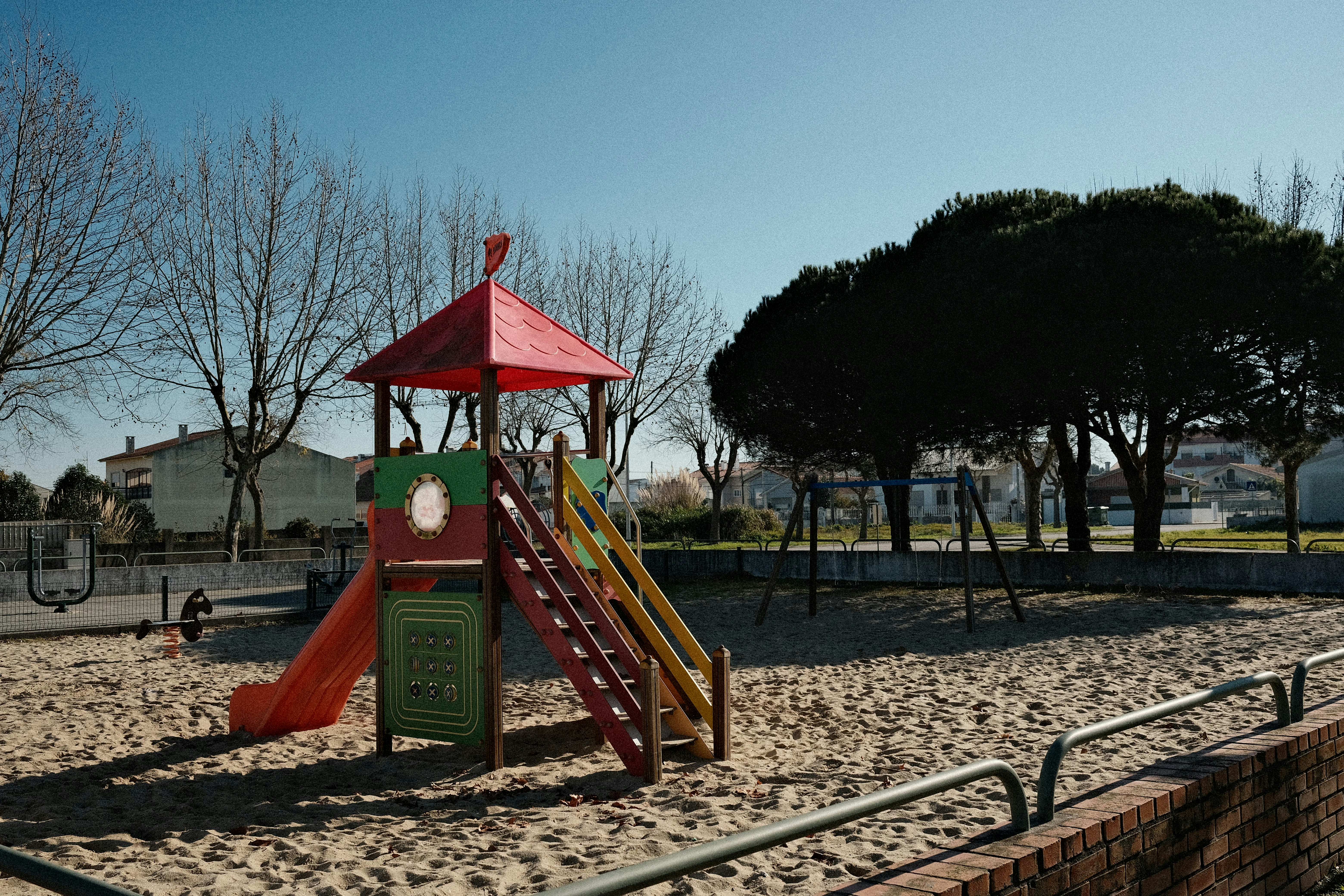 A playground with a slide and a red umbrella photo – Free Outdoor play ...