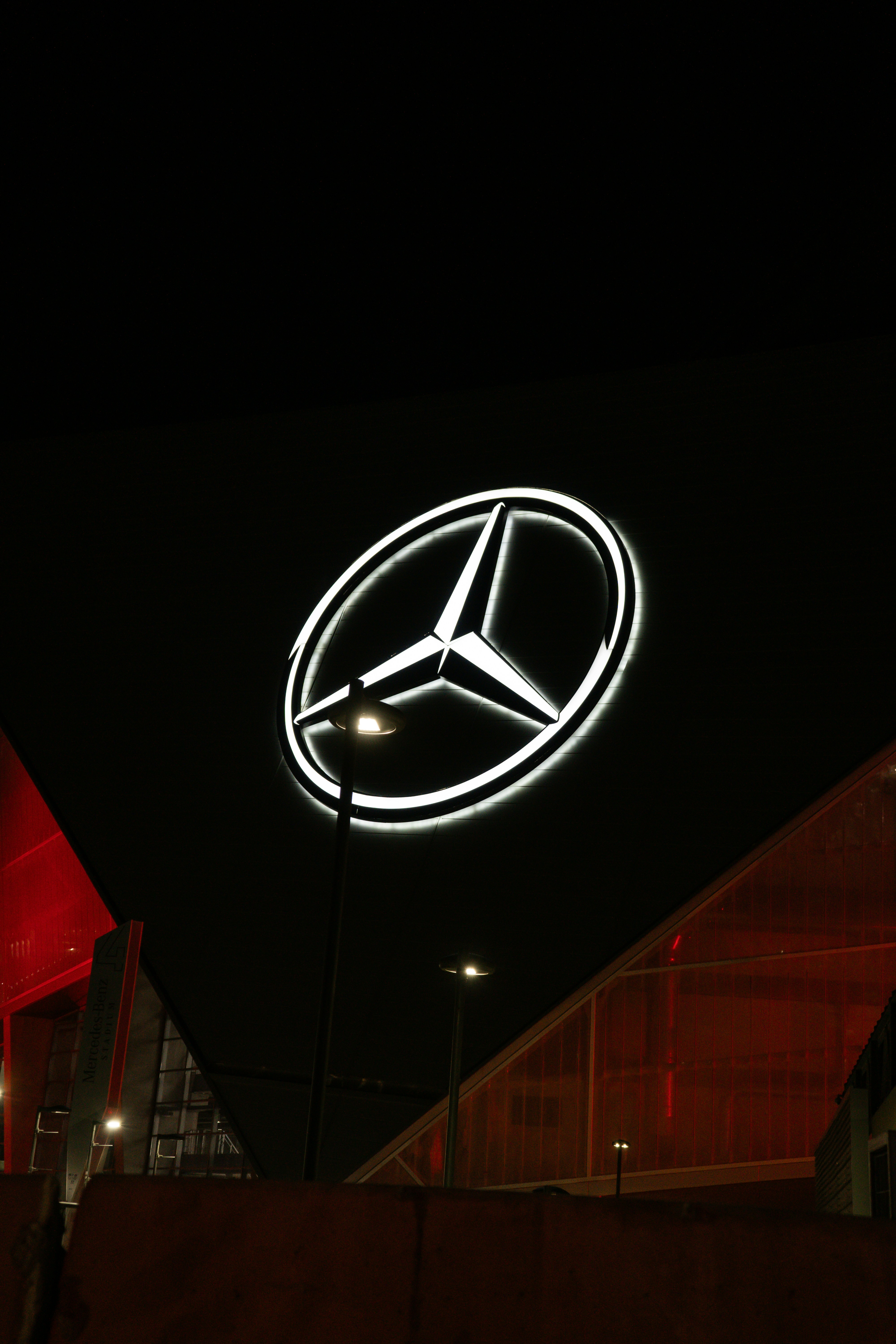A mercedes logo is lit up at night photo – Free Car Image on Unsplash