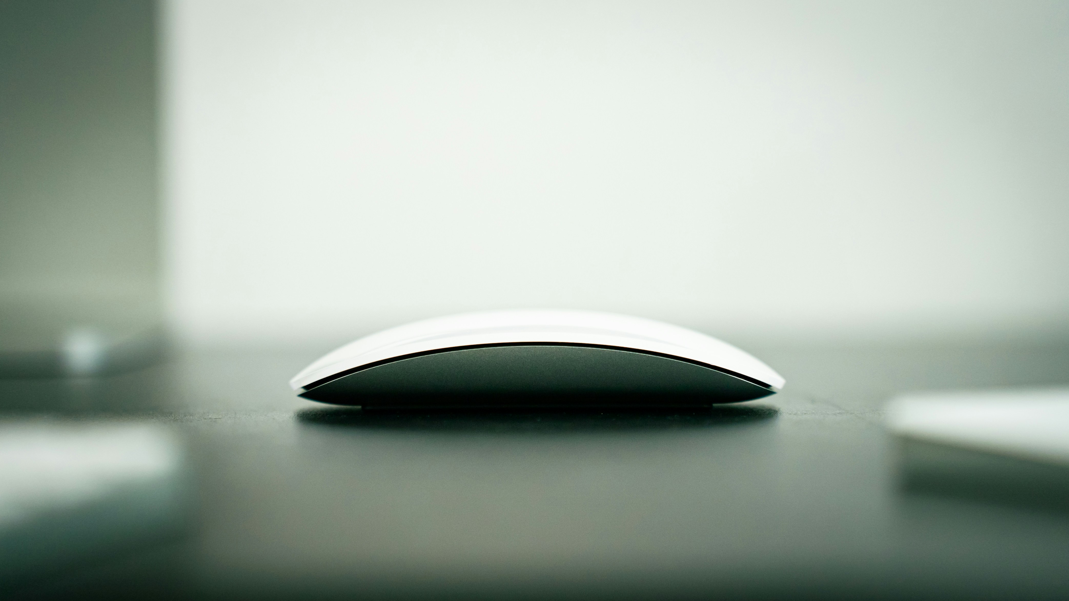A computer mouse sitting on top of a table photo – Free Apple Image on ...