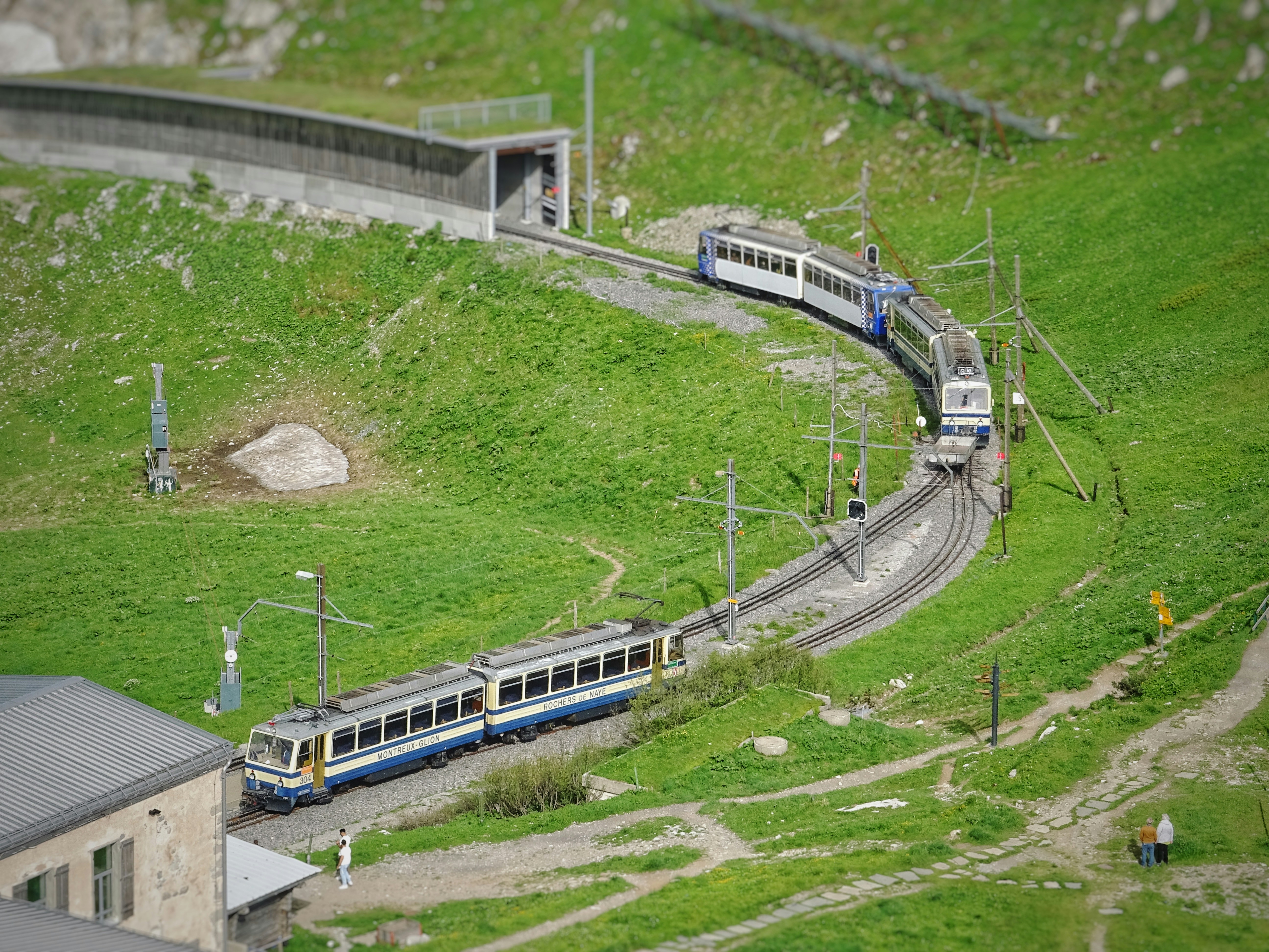 Curved Mountain Rail: A Scenic Feeder Climb through Green Hills