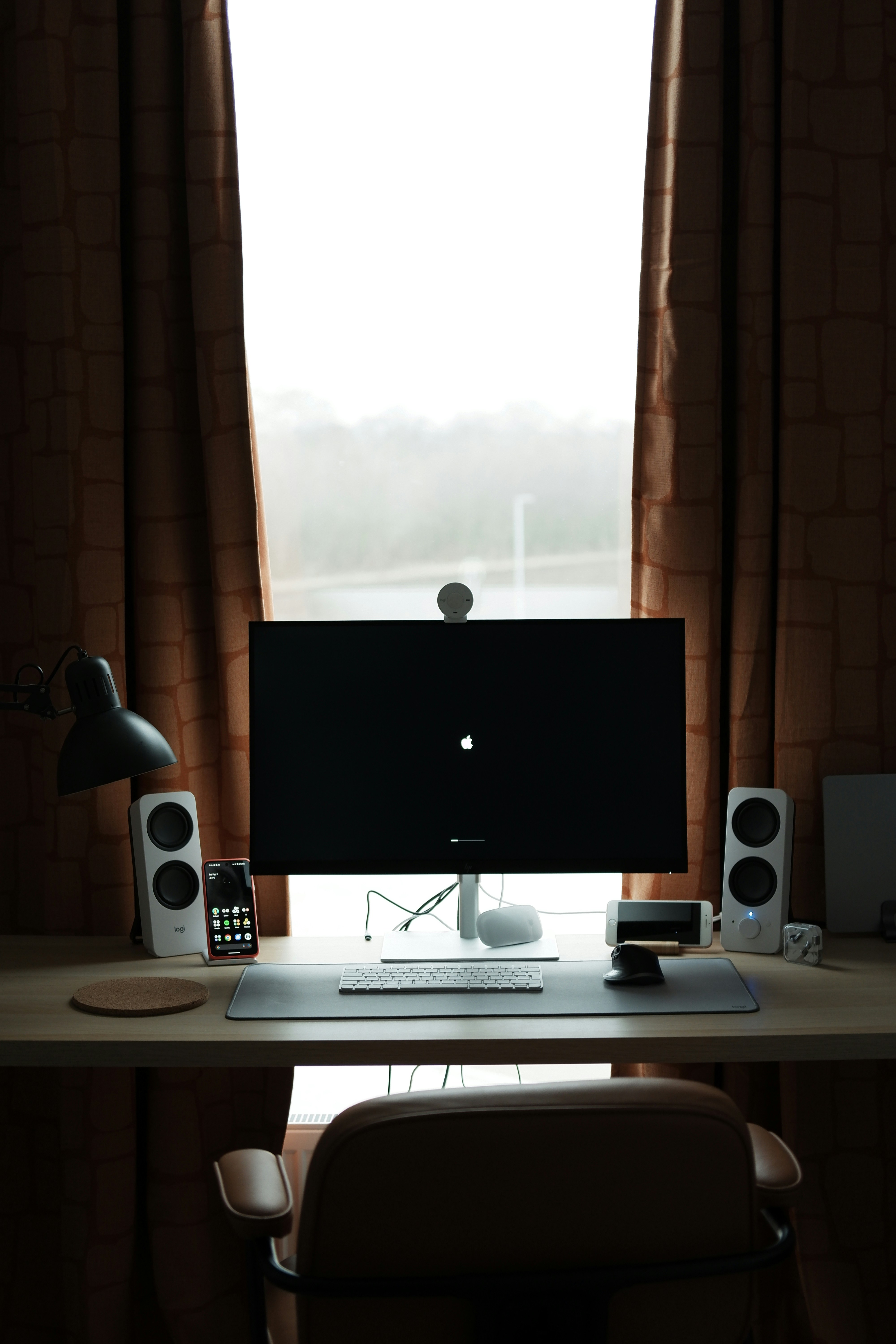 A desktop computer sitting on top of a wooden desk photo – Free ...