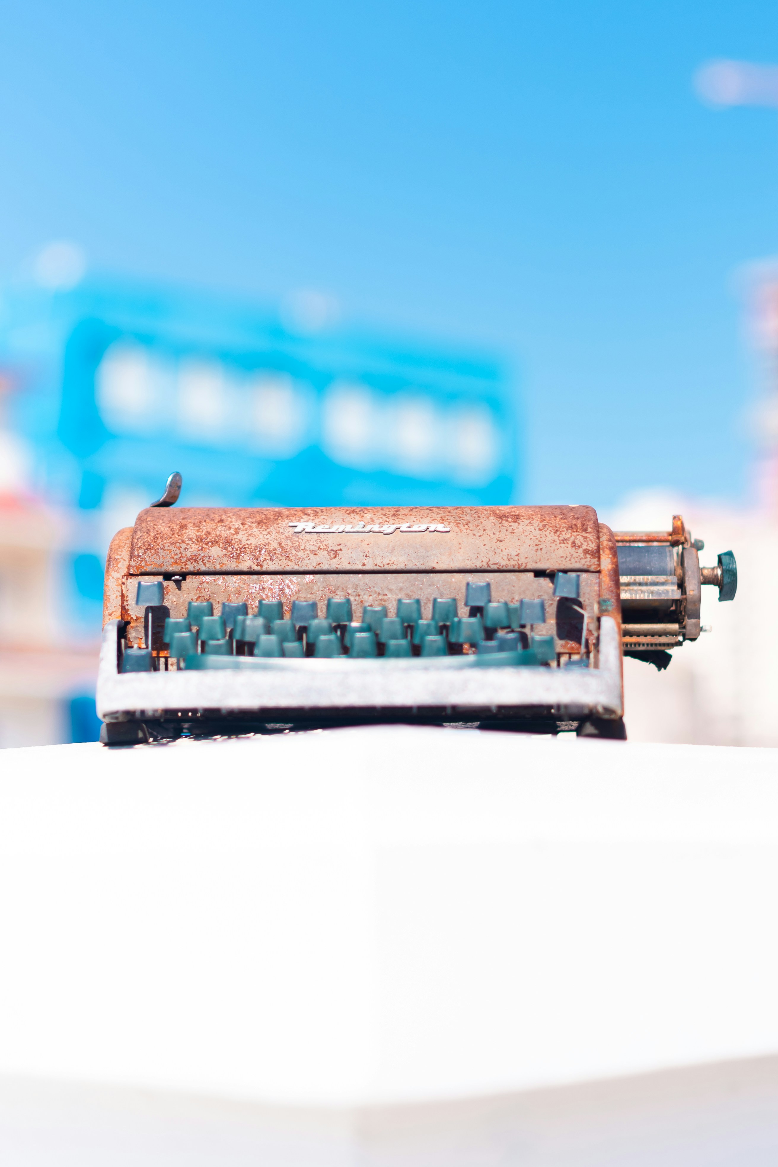 Rust and Run: A Close-Up on a Vintage Cashregister in Bright Daylight