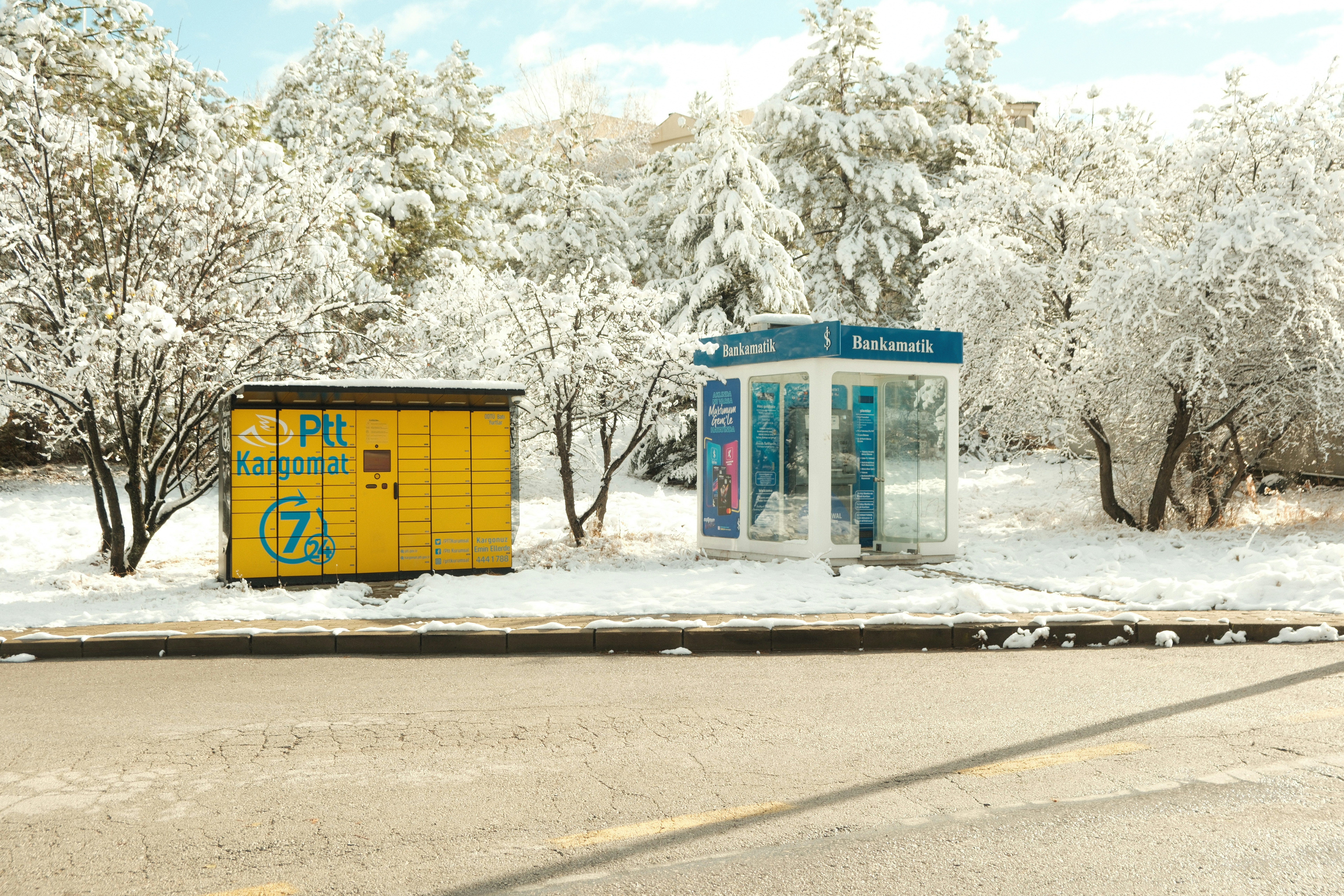 A yellow and blue box sitting on the side of a road photo – Free ...