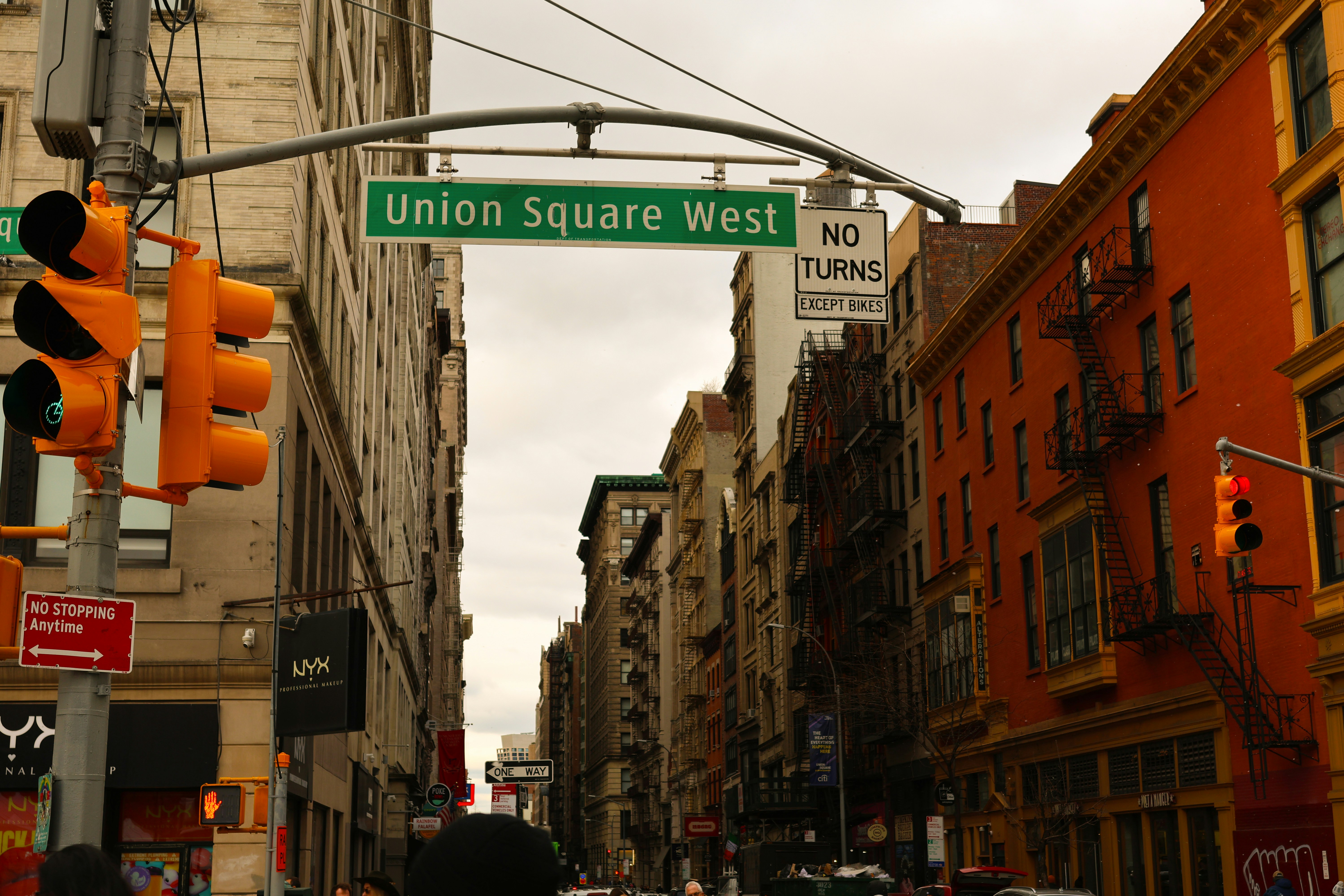 A street sign hanging from the side of a traffic light photo – Free ...