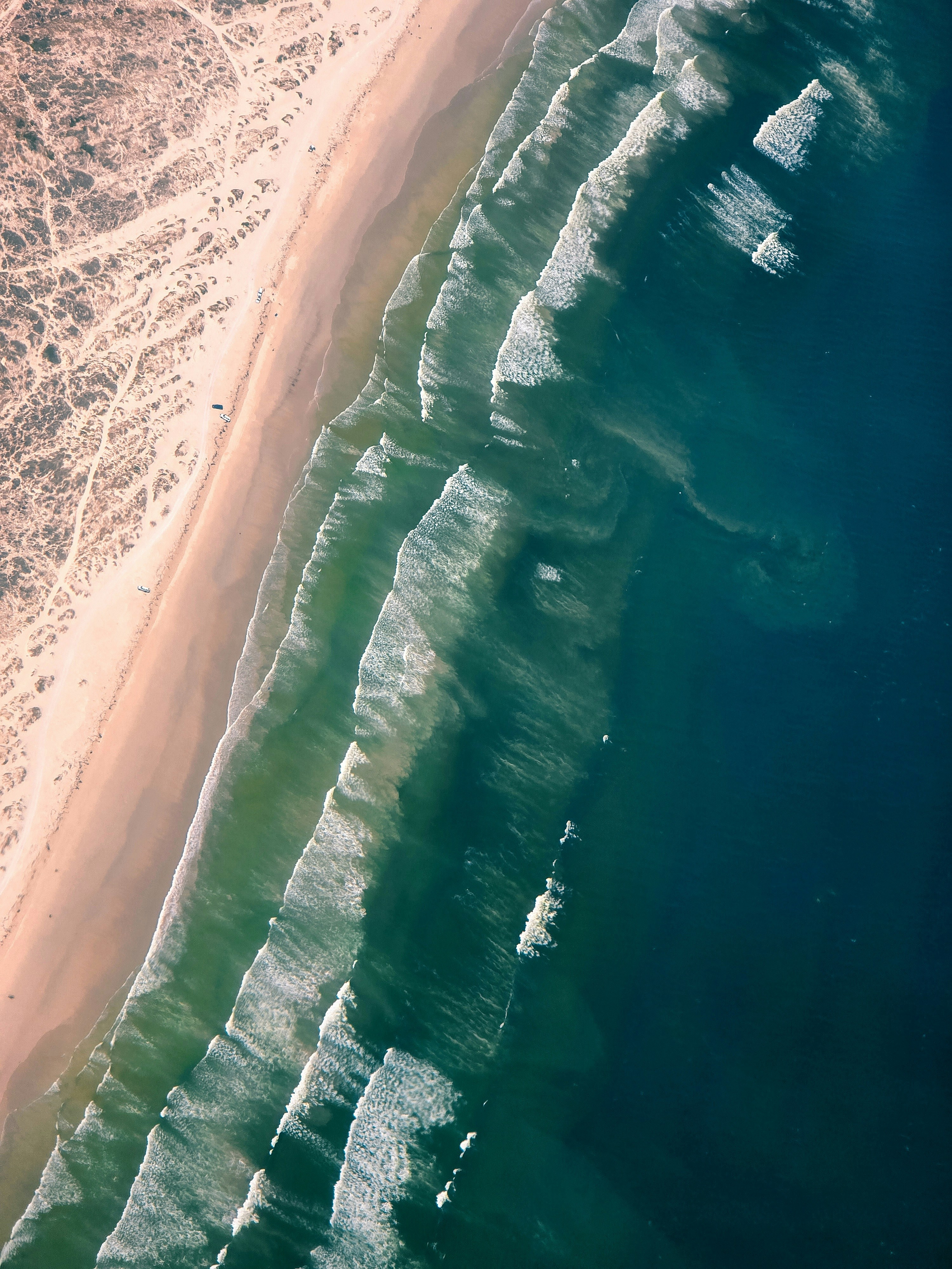 Parallel Breakers: An Aerial Symphony on Sand and Sea