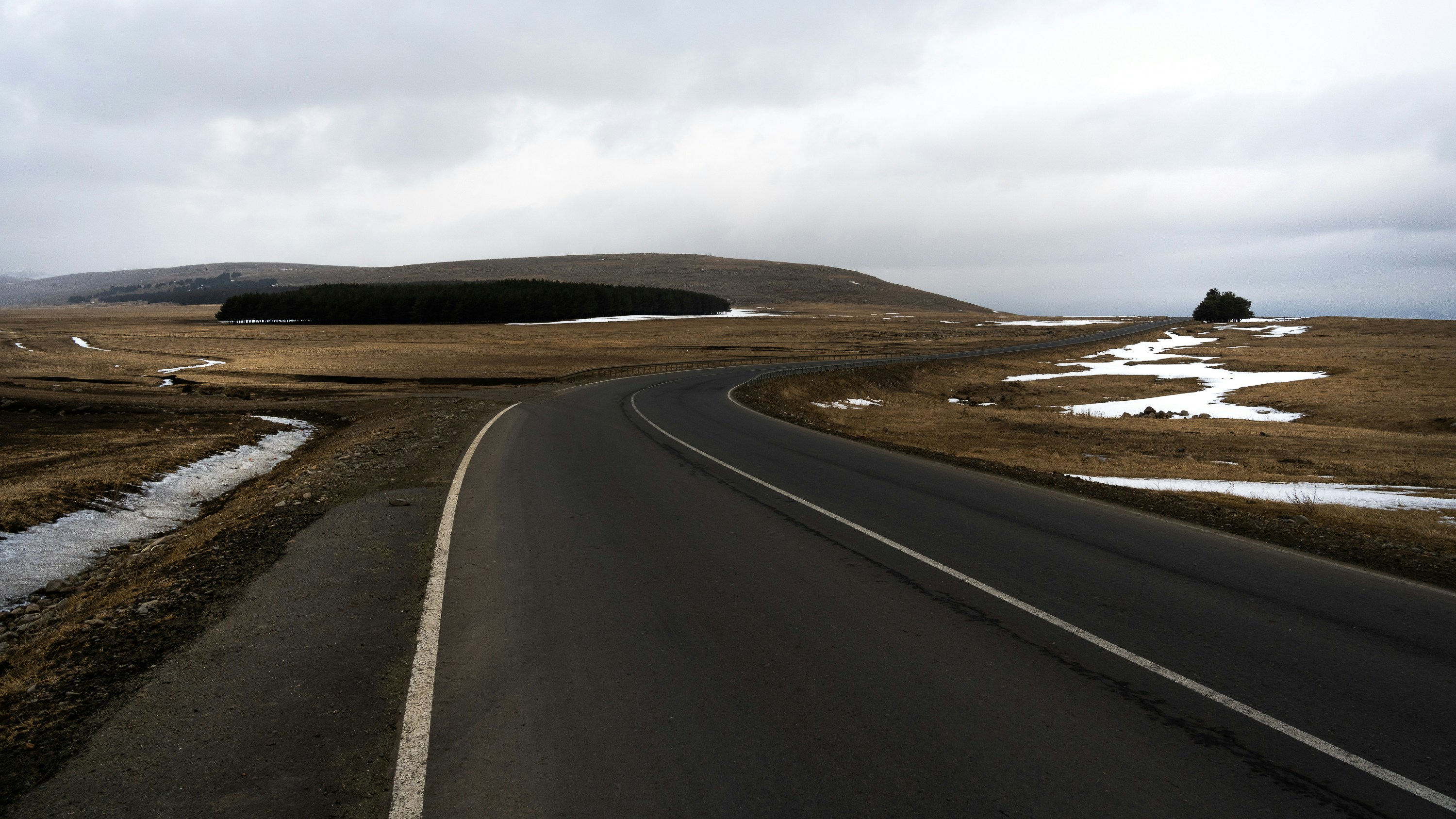 An empty road in the middle of nowhere photo – Free Road Image on Unsplash