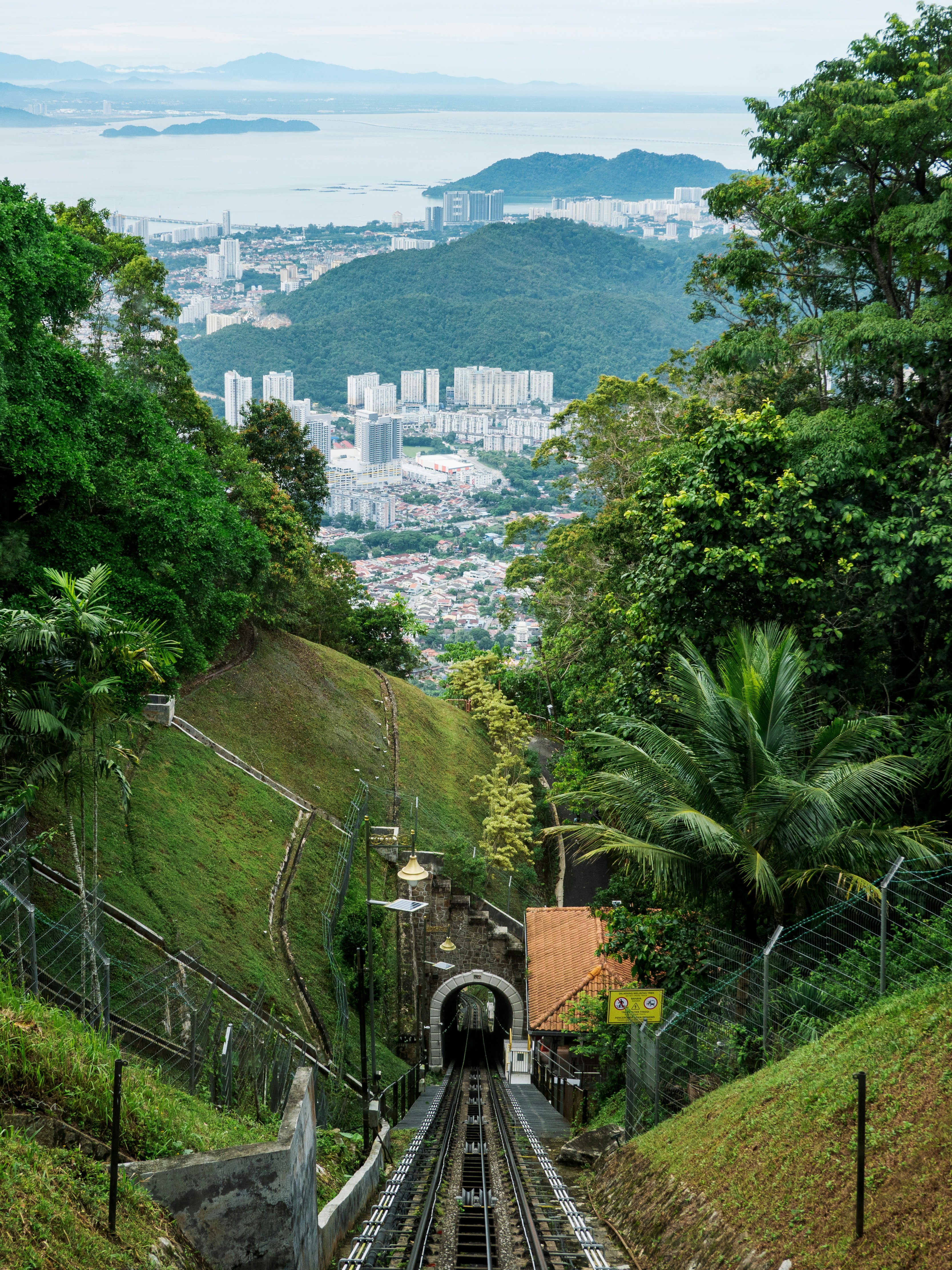 Ridge-Top Funicular: A City Crowned by Verdant Slopes