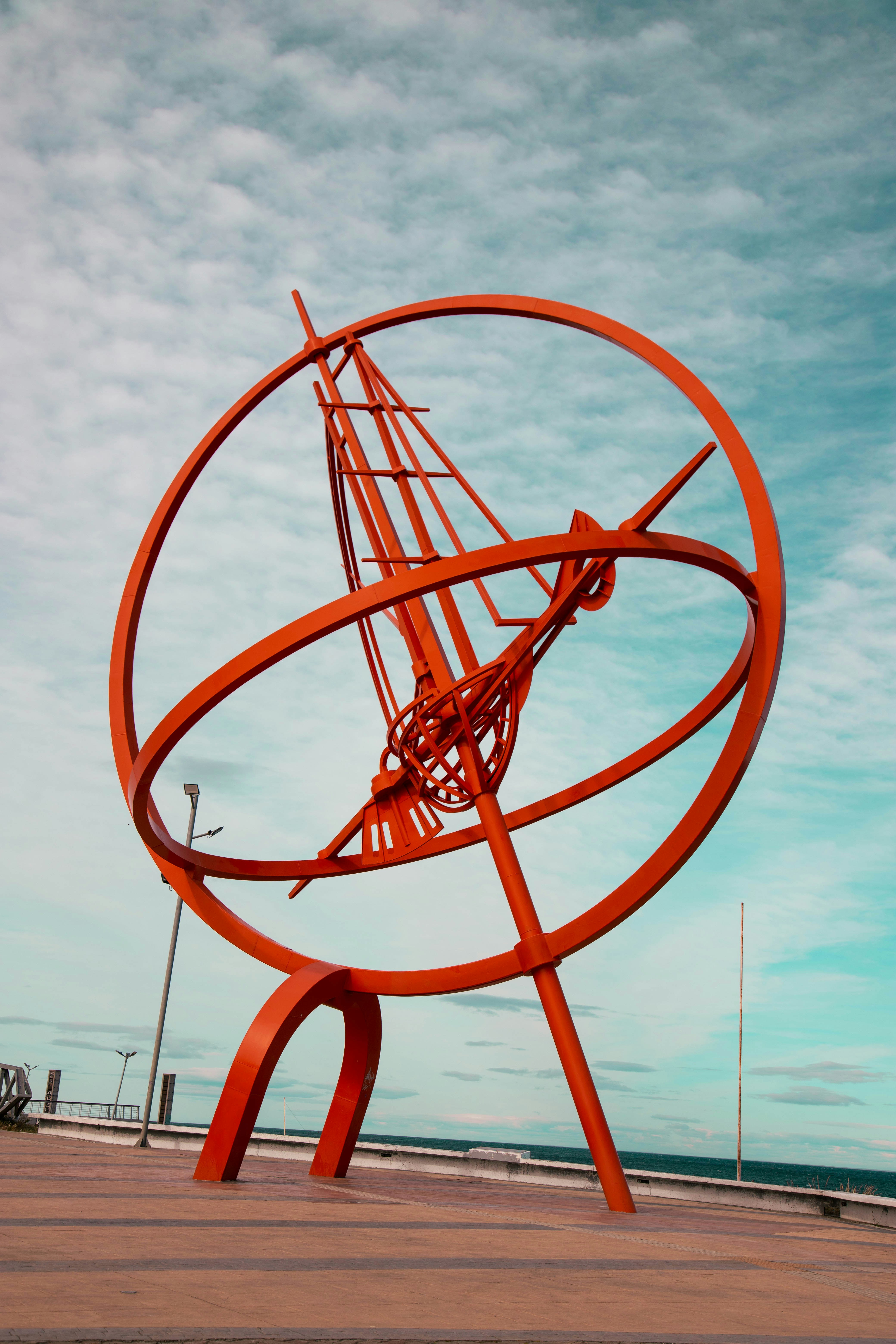 Orbiting Rings by the Sea: a Rust-Red Geometry on the Boardwalk
