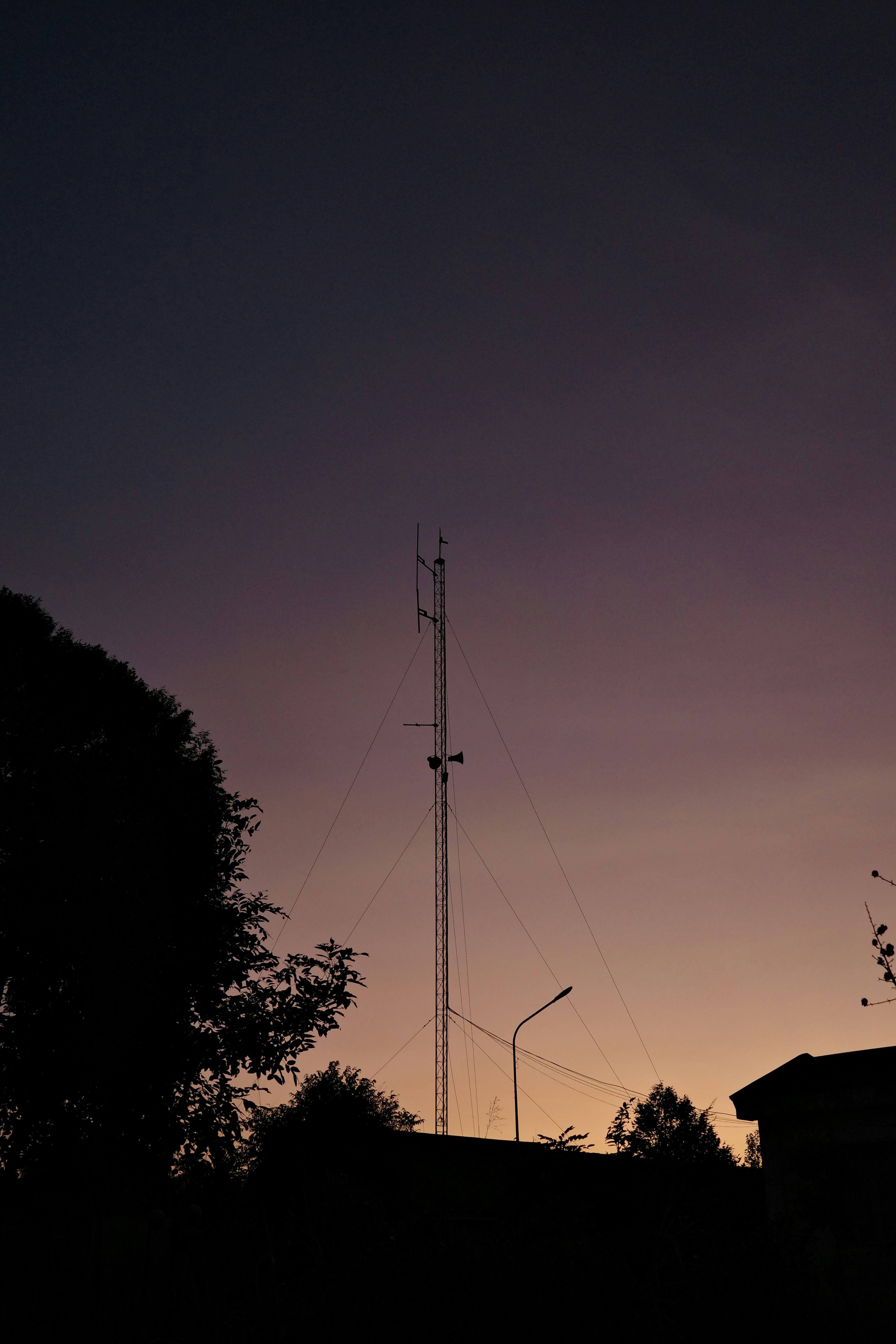 Horizon Beacon: A solitary radio mast carved into a violet dusk.