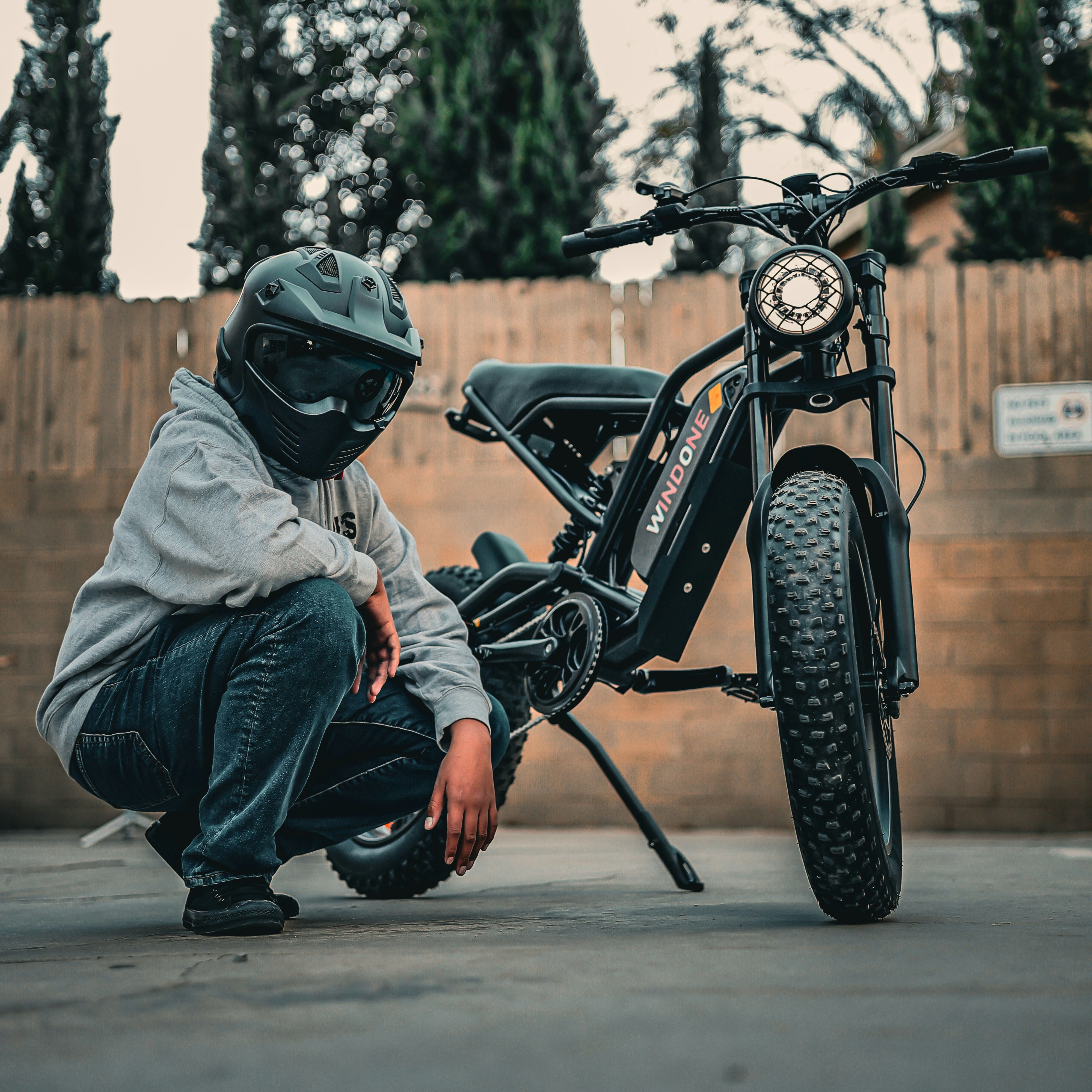 Crouched Rider and the Windone e-Bike: A Quiet Street Portrait
