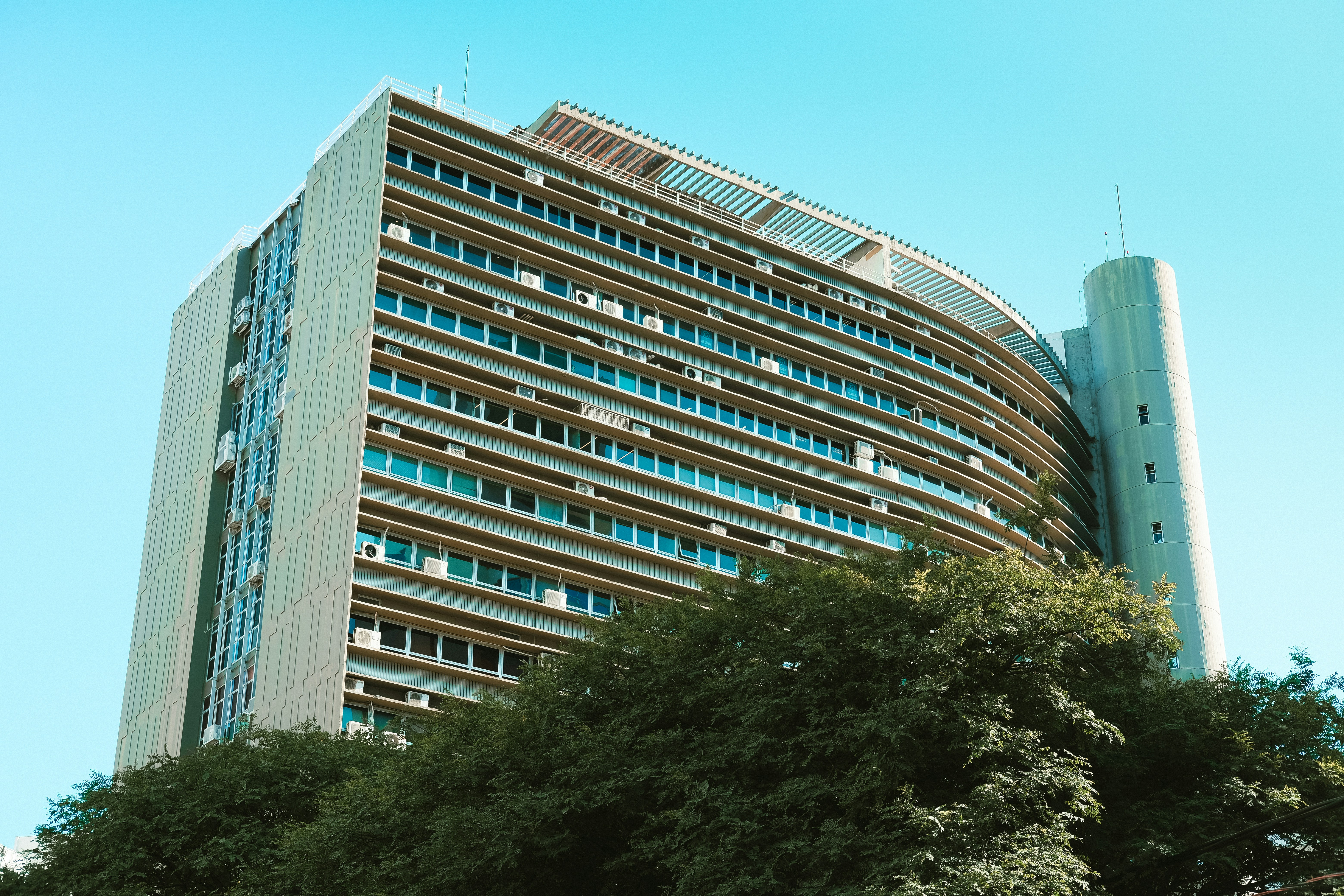 A very tall building with lots of windows photo – Free Building Image ...