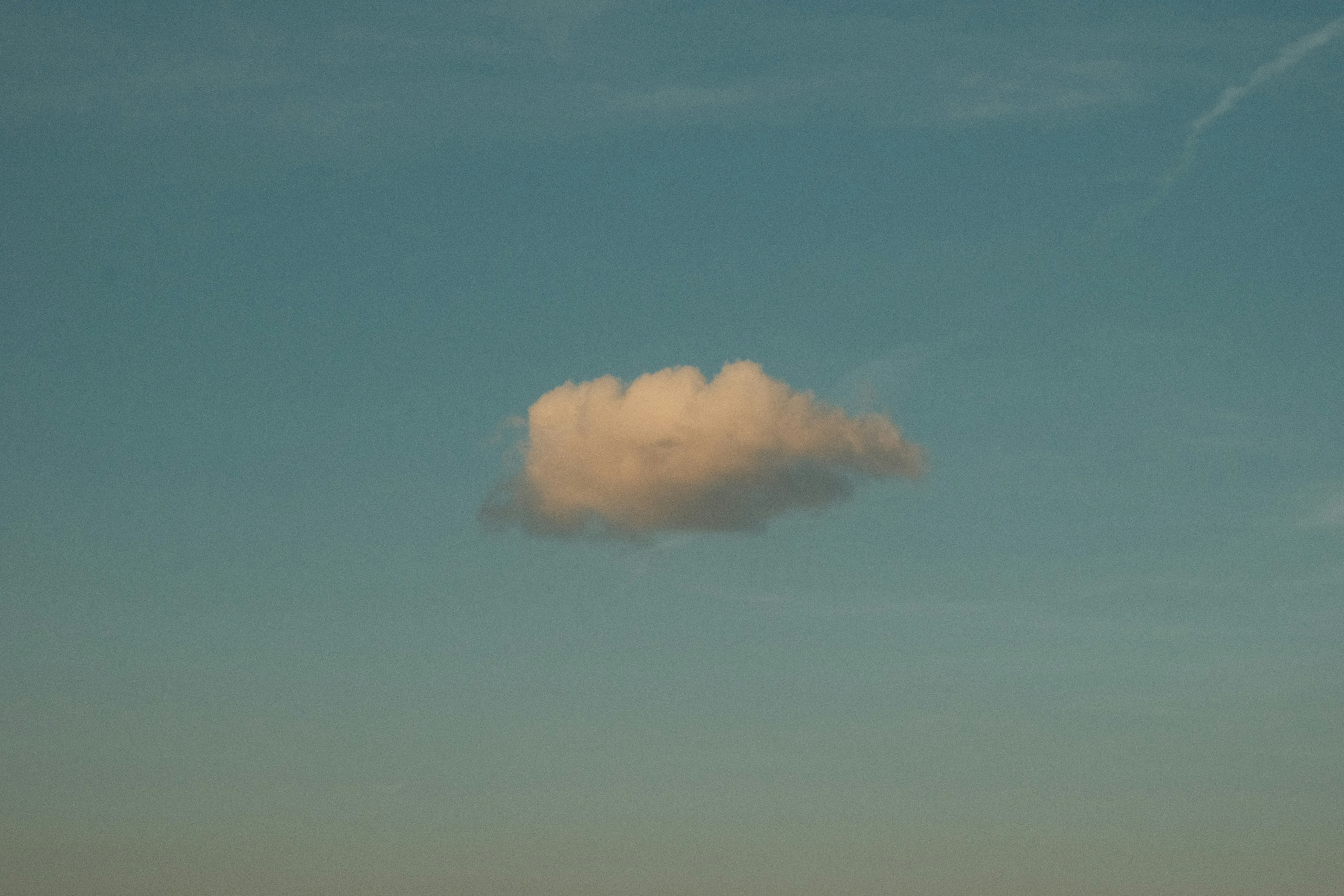 A single cloud is floating in the sky photo – Free Cloud Image on Unsplash