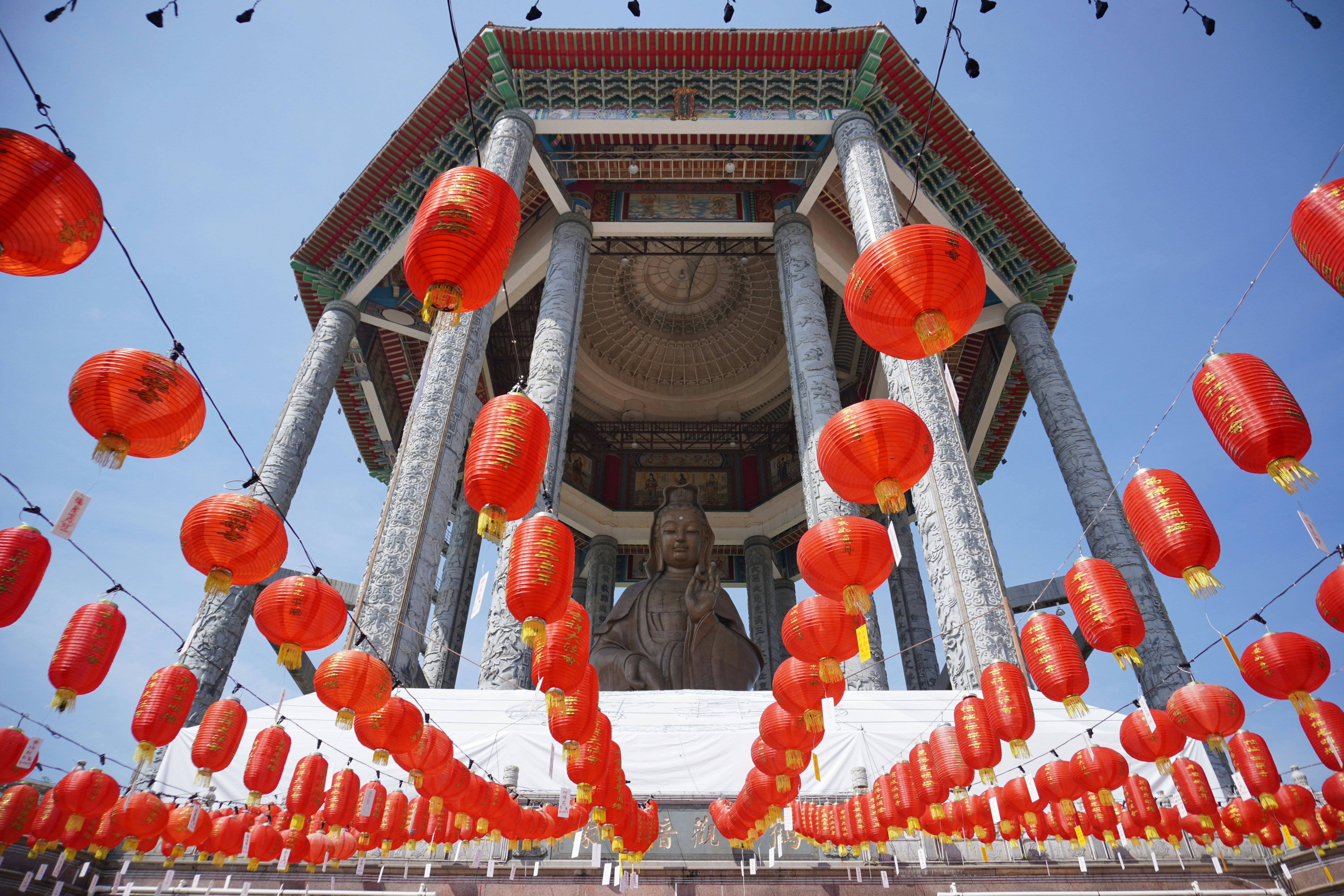 Lanterns in Harmony: Architectural Elegance