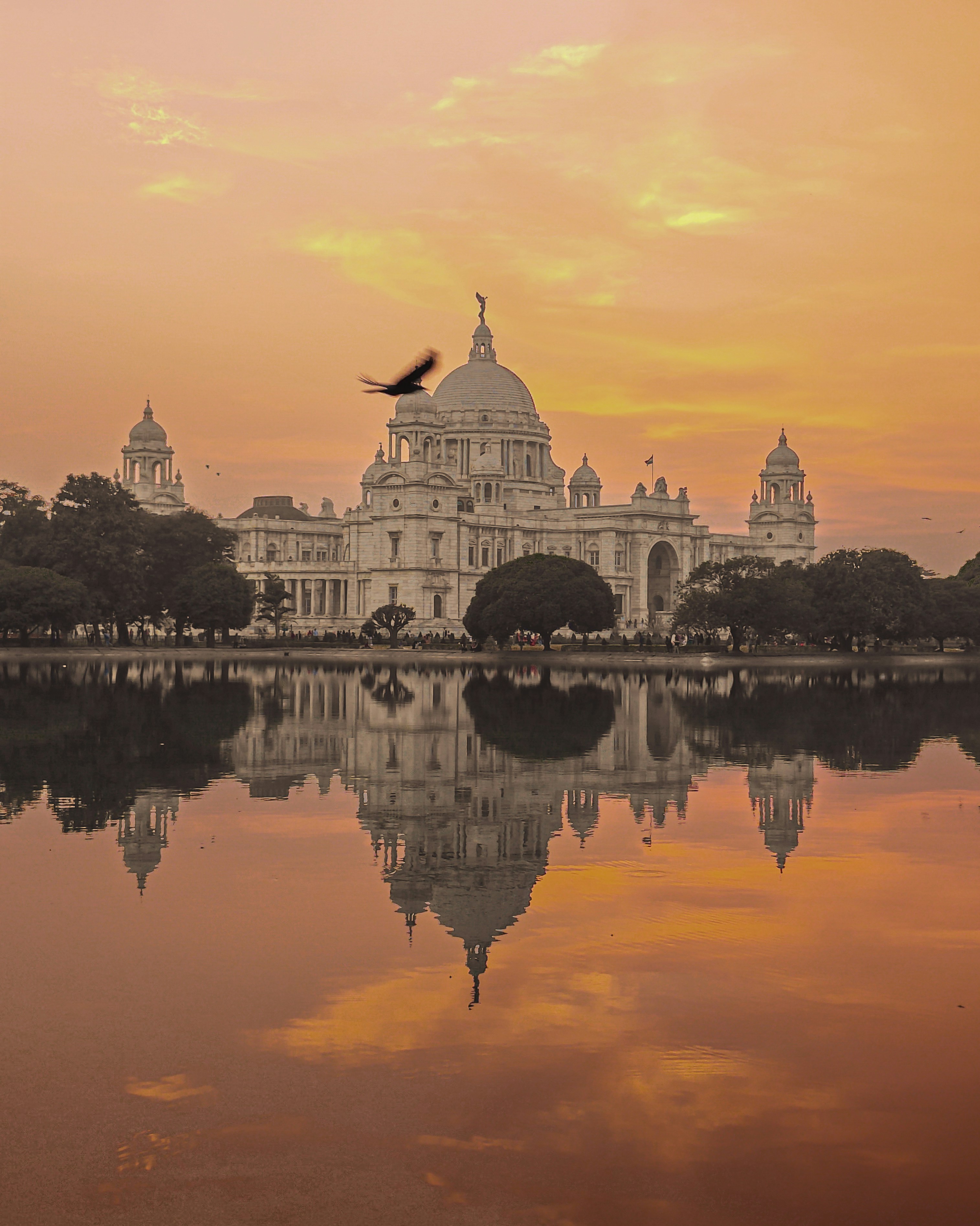 Calm Dome Silhouette: Sunrise Over the Taj with Reflection