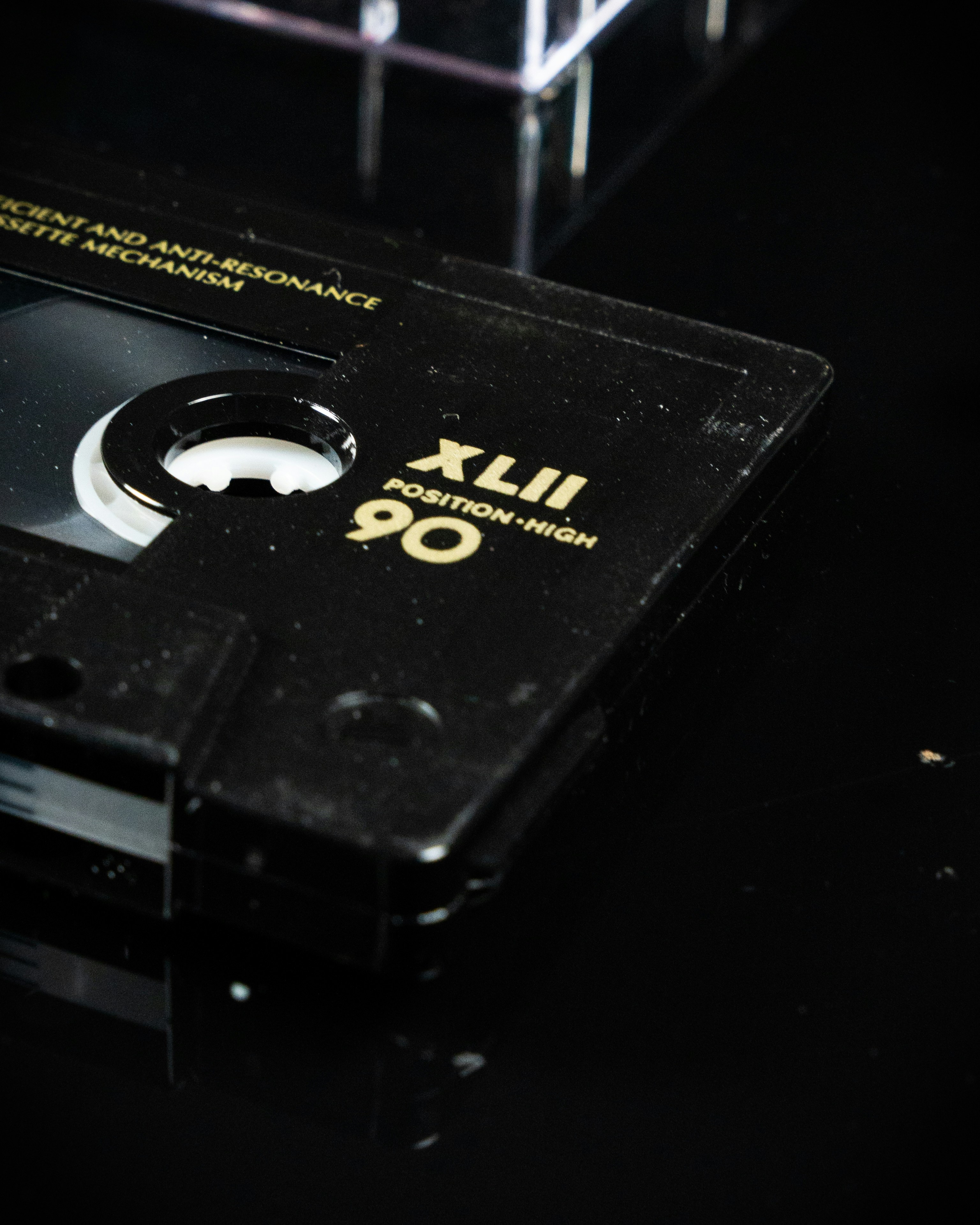 Close-Up on an XL II 90 Cassette: The Black Shell and White Hub in Focus
