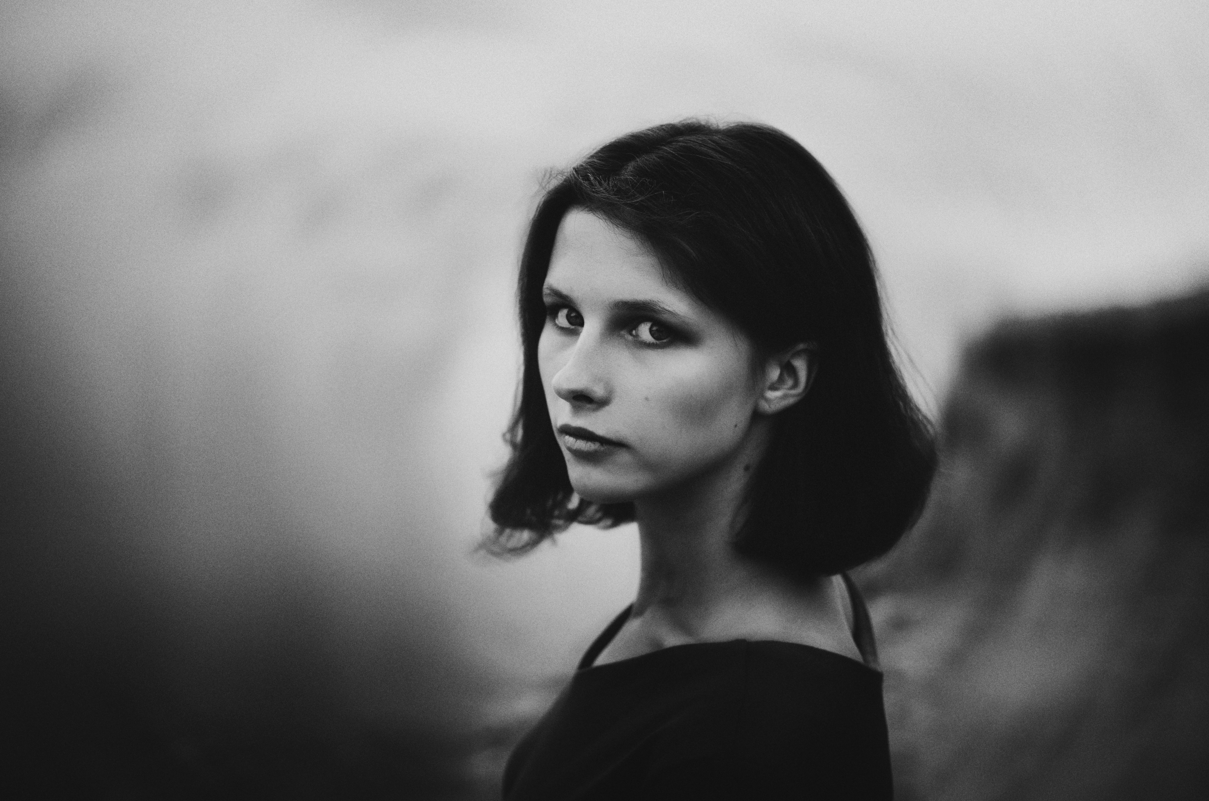 A black and white photo of a woman photo – Free Portrait Image on Unsplash