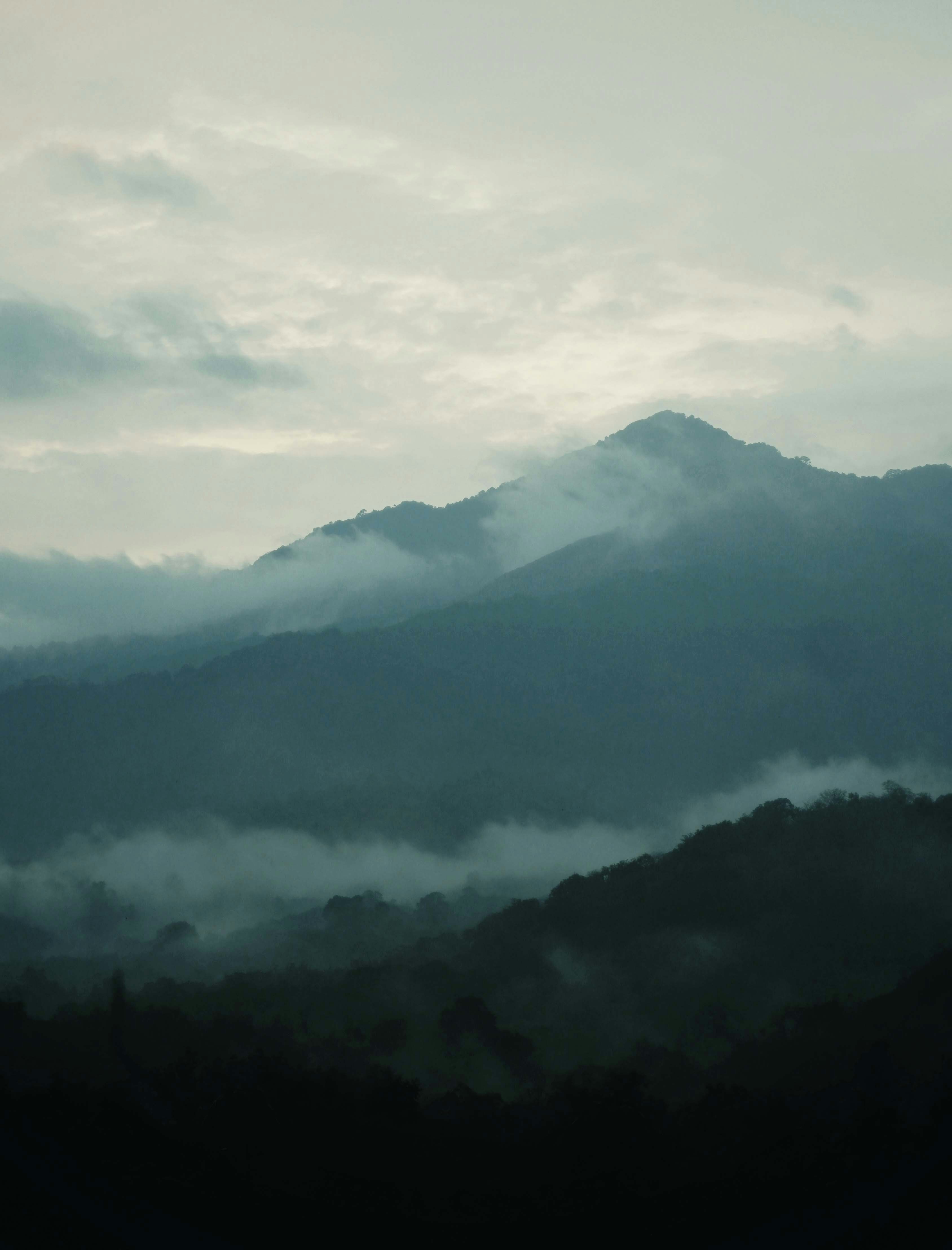 A view of a mountain covered in fog photo – Free Kerala Image on Unsplash
