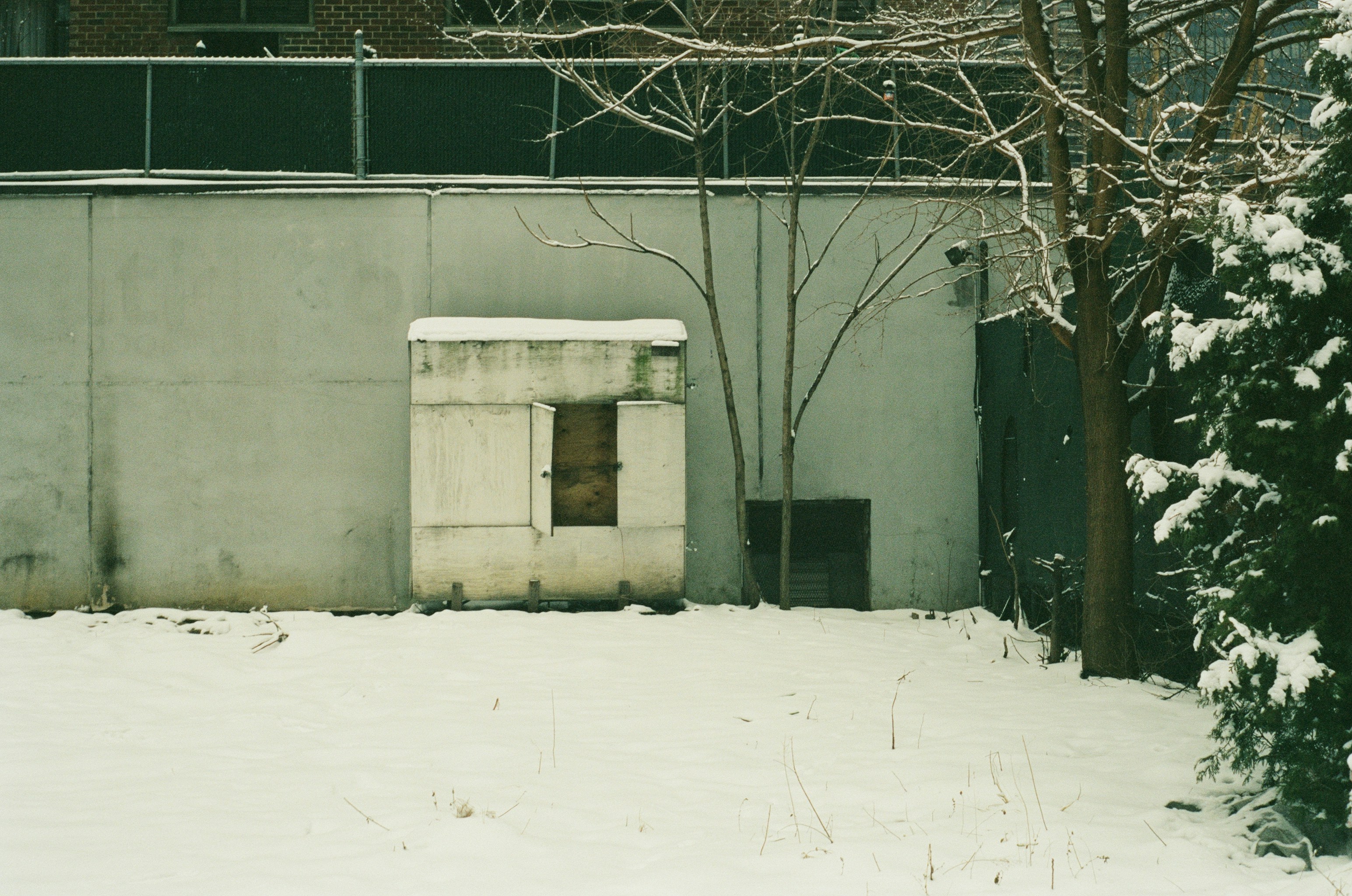 A building that has a bunch of snow on it photo – Free Wallpaper Image ...