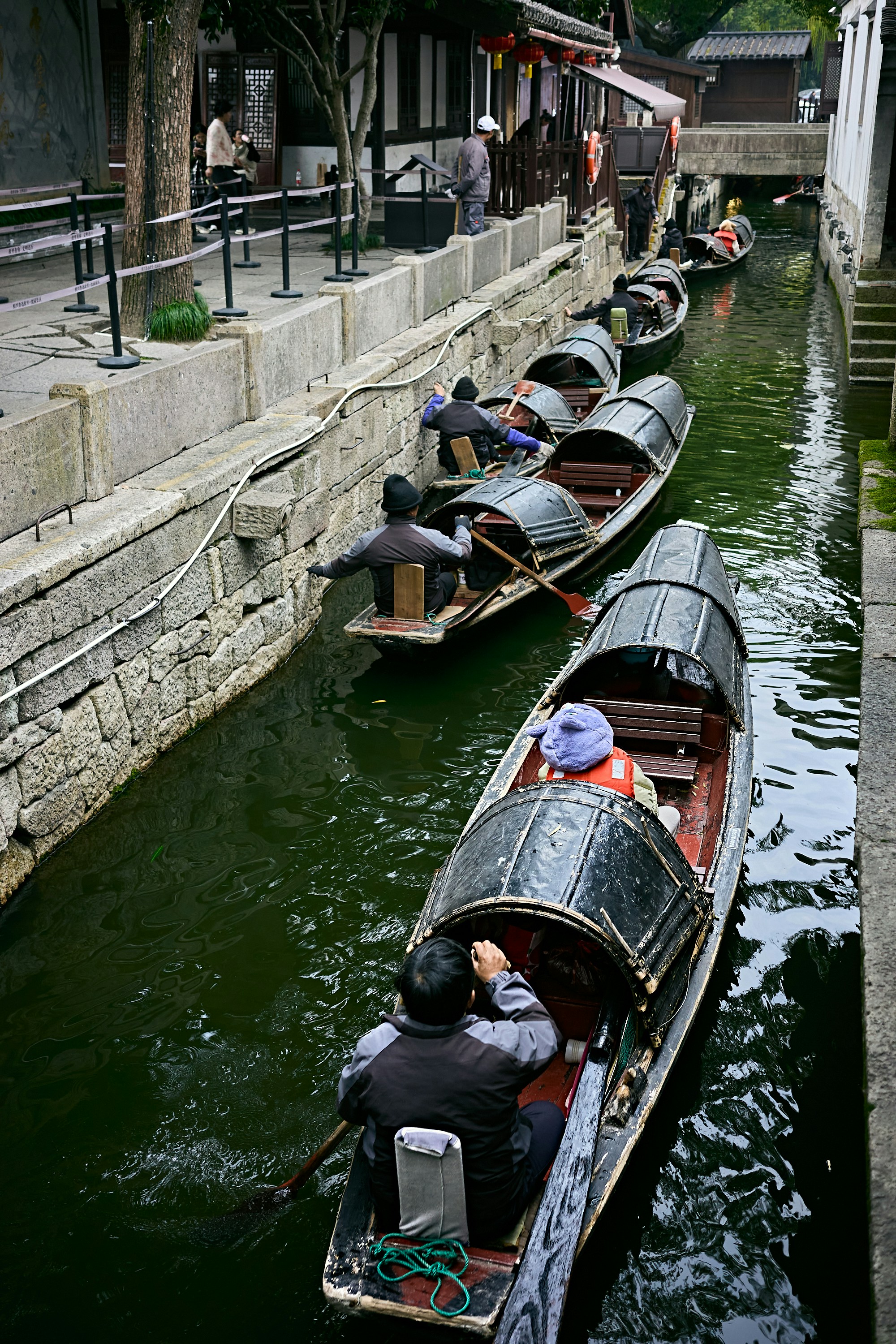 Curved Canopies on a Timeless Canal