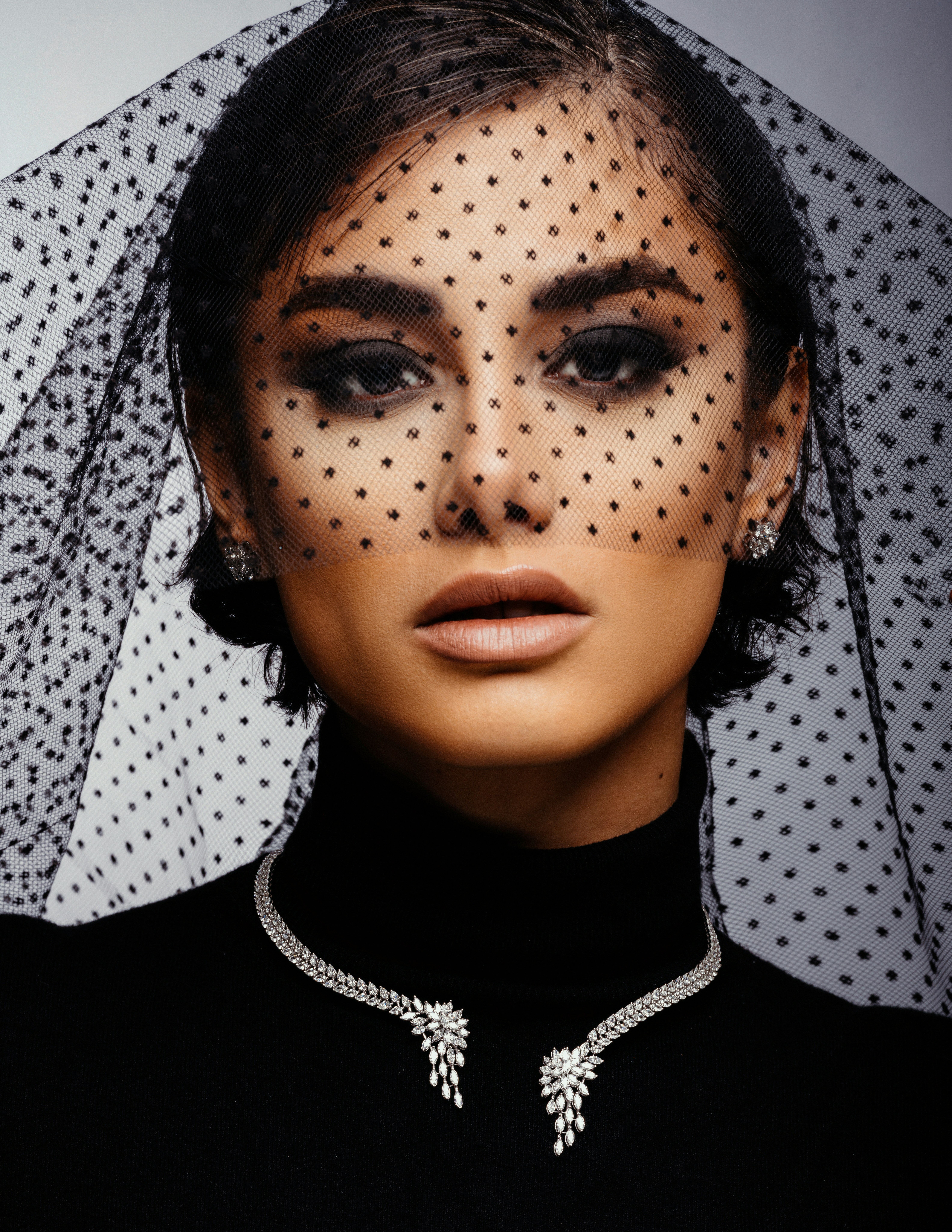 A woman with a veil over her head photo – Free Fashion Image on Unsplash