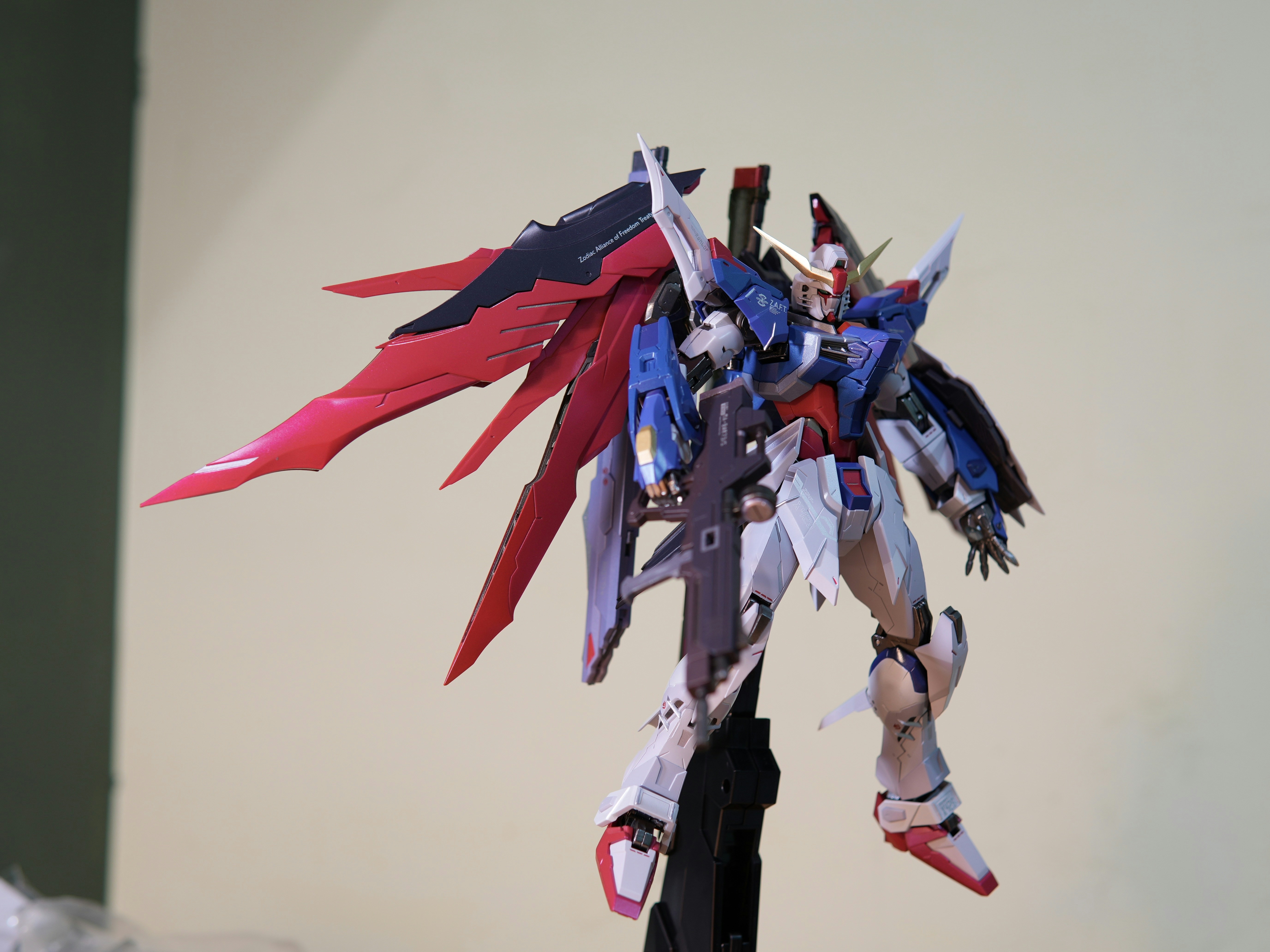 A model of a robot that is standing on a table photo – Free Gundam ...