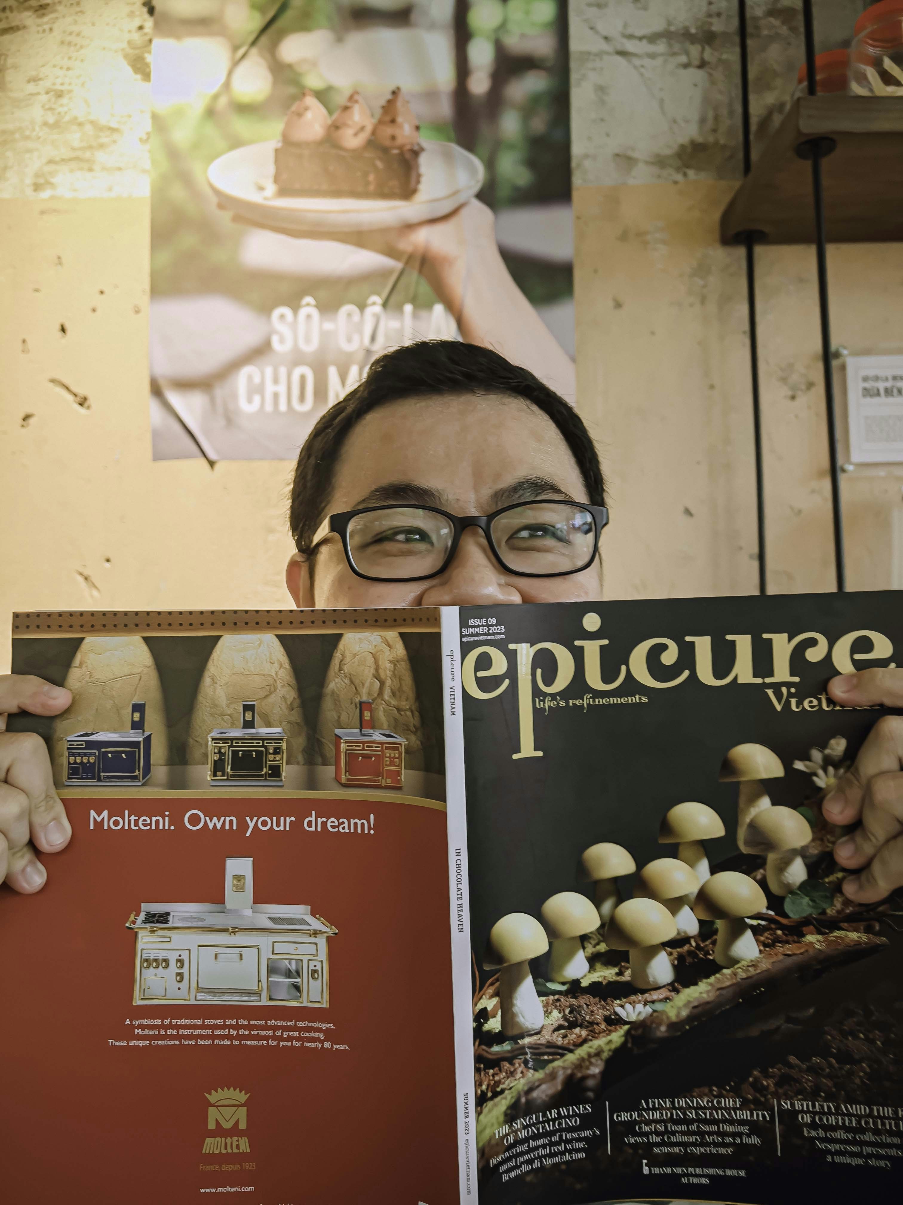A man holding a magazine in front of his face photo – Free Vietnam ...