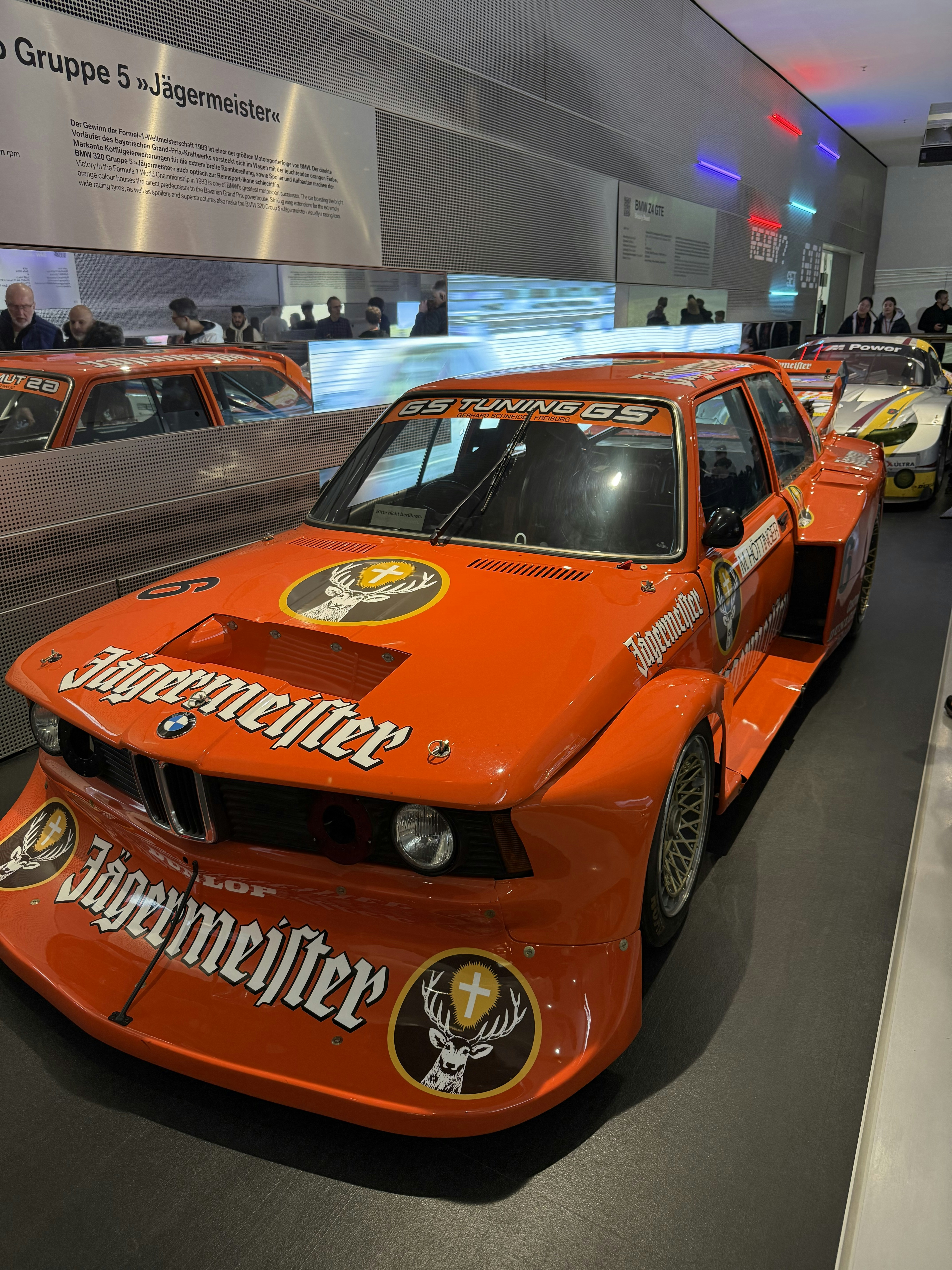 A group of cars that are on display photo – Free Car Image on Unsplash