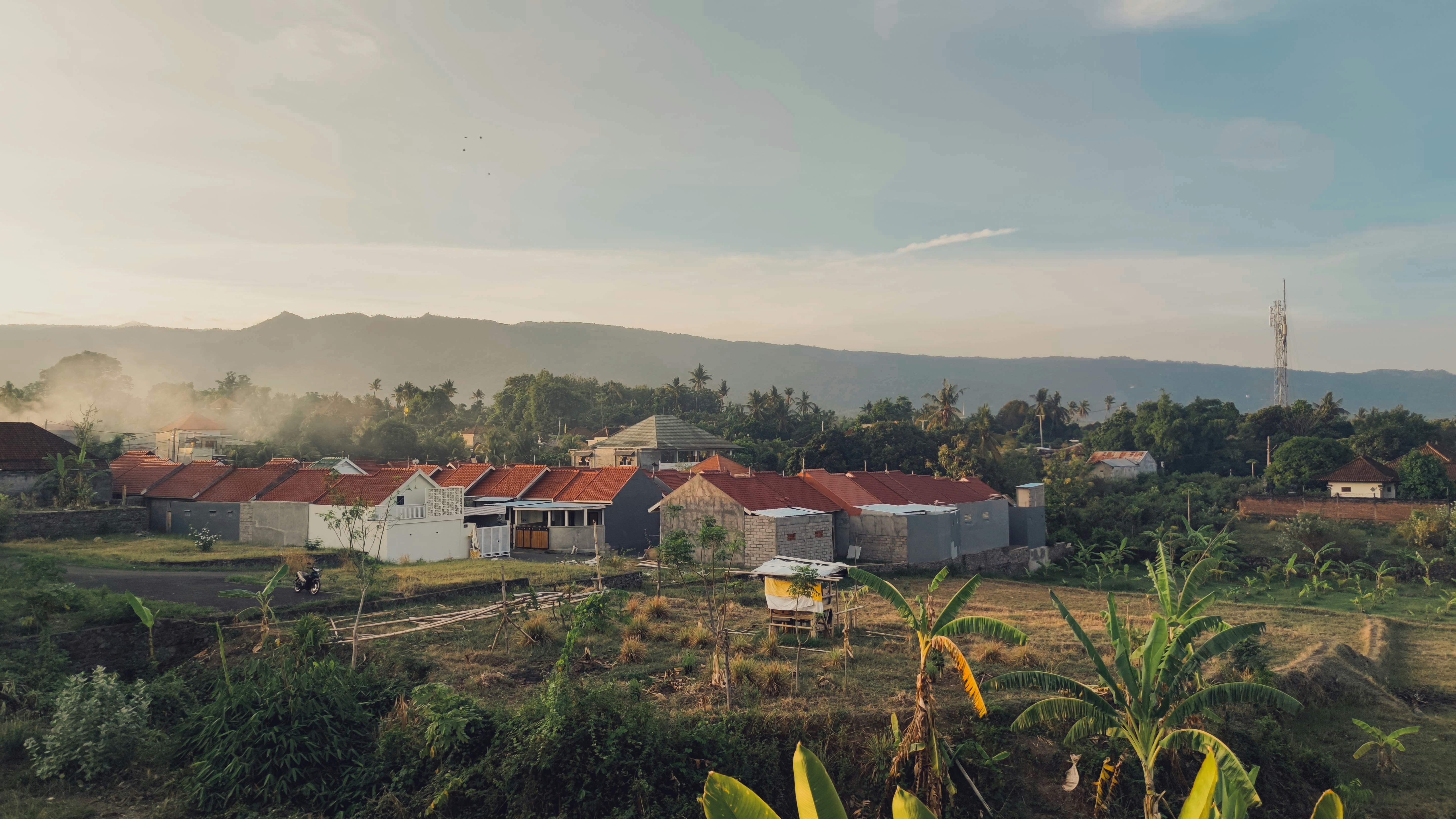 A view of a village from a distance photo – Free Sky Image on Unsplash
