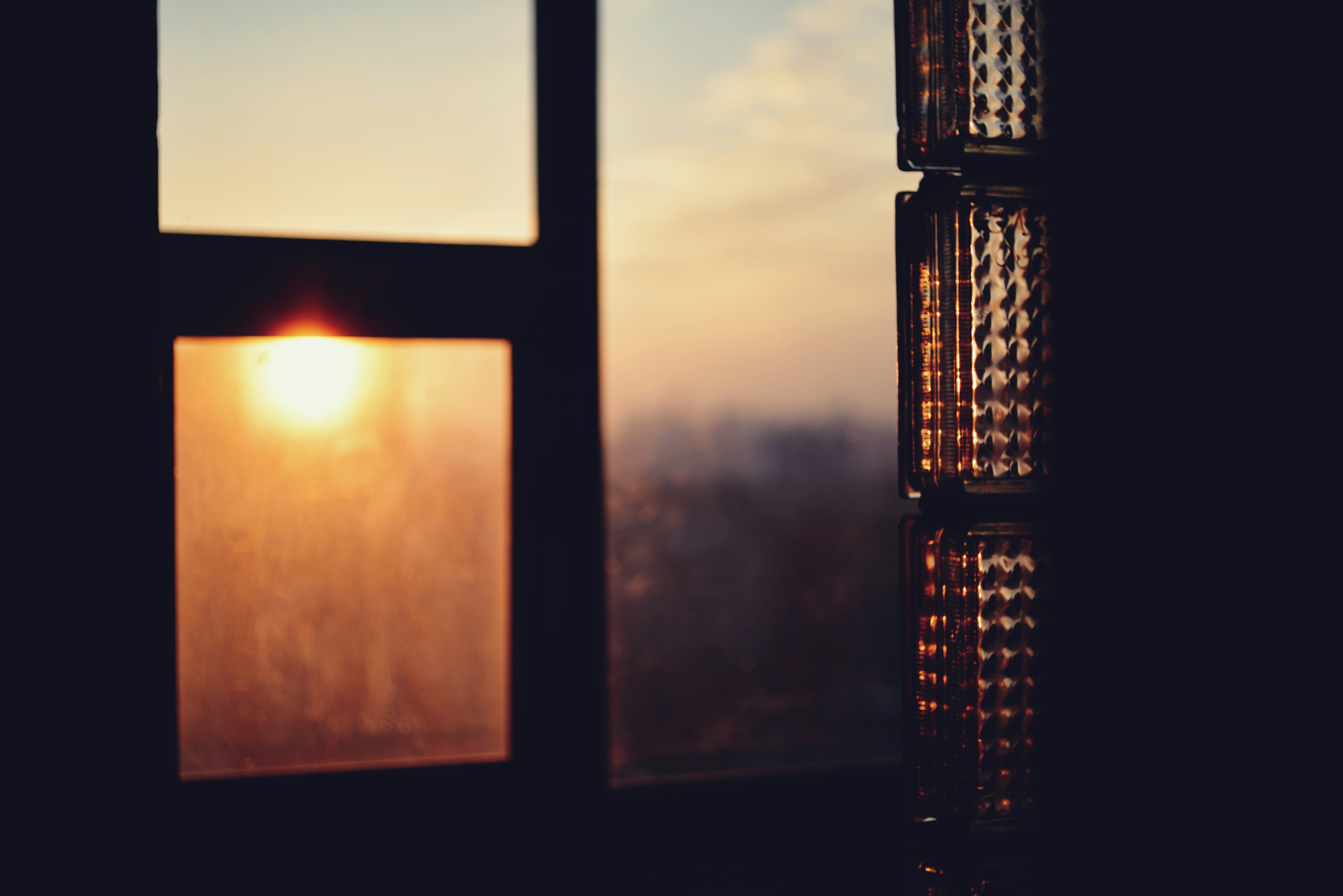 A window with a view of a sunset photo – Free Ukraine Image on Unsplash