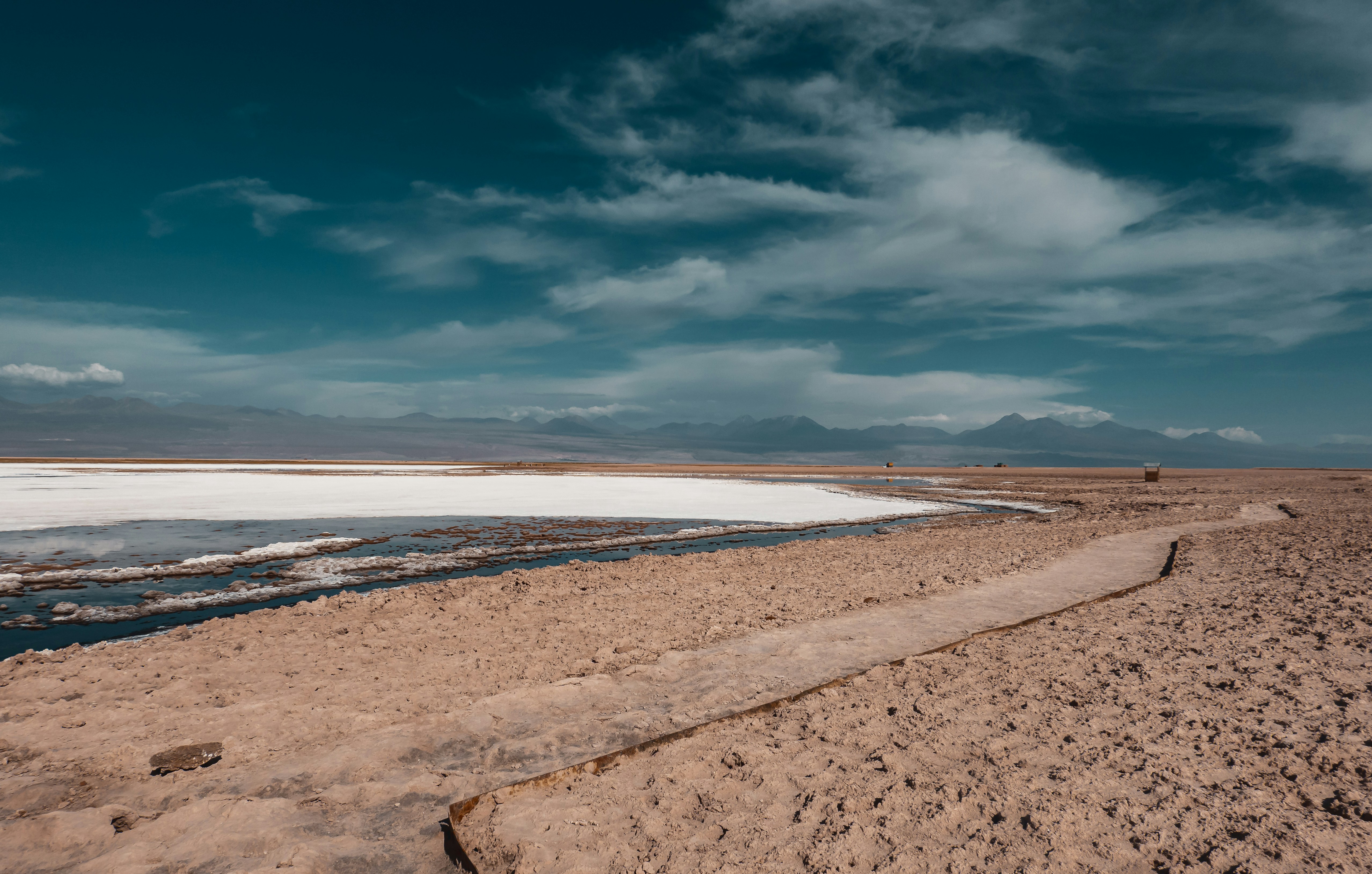 A sandy beach with a body of water in the distanceWillian Justen de Vasconcellos