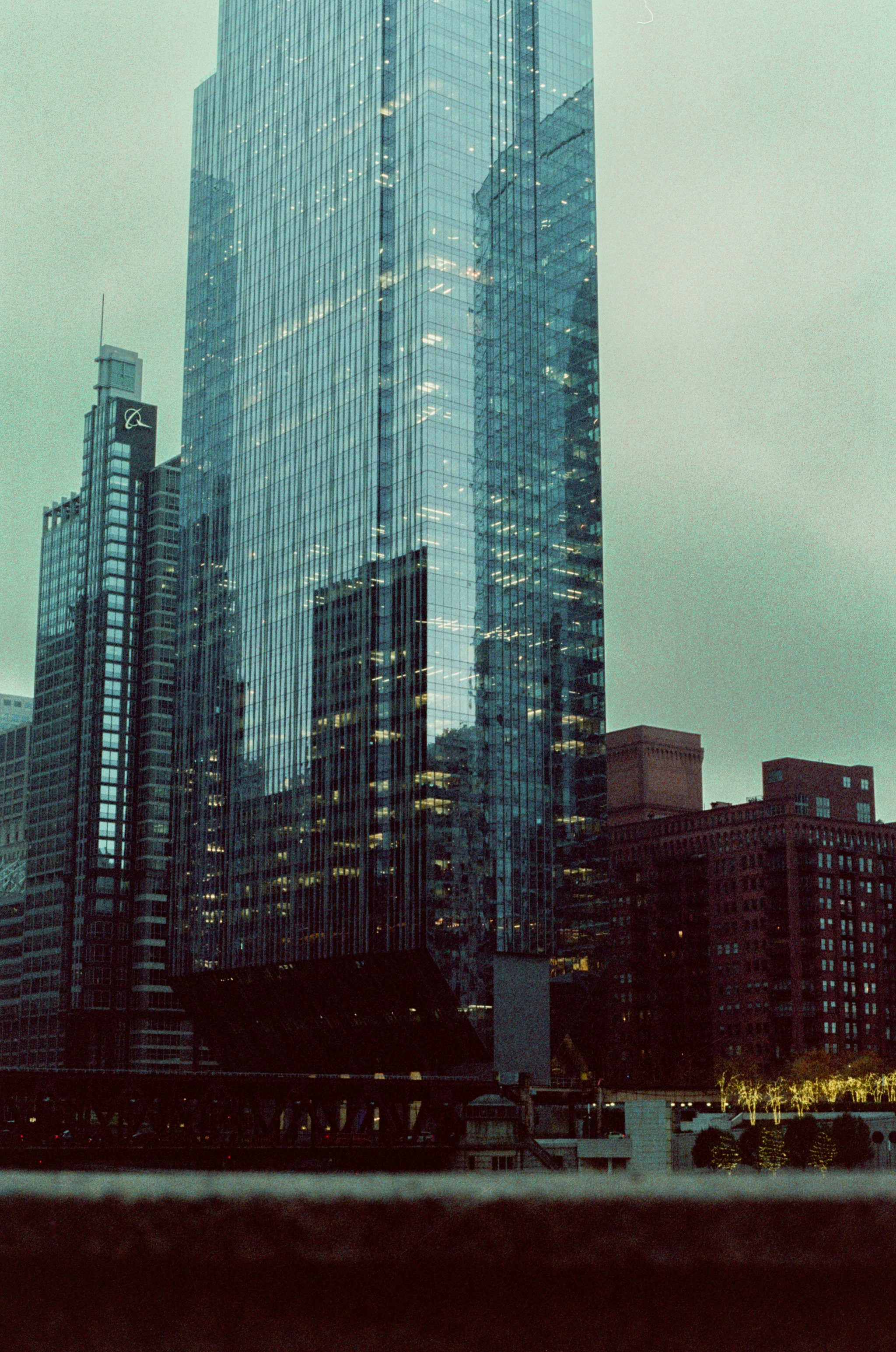 A very tall building towering over a city photo – Free Building Image ...