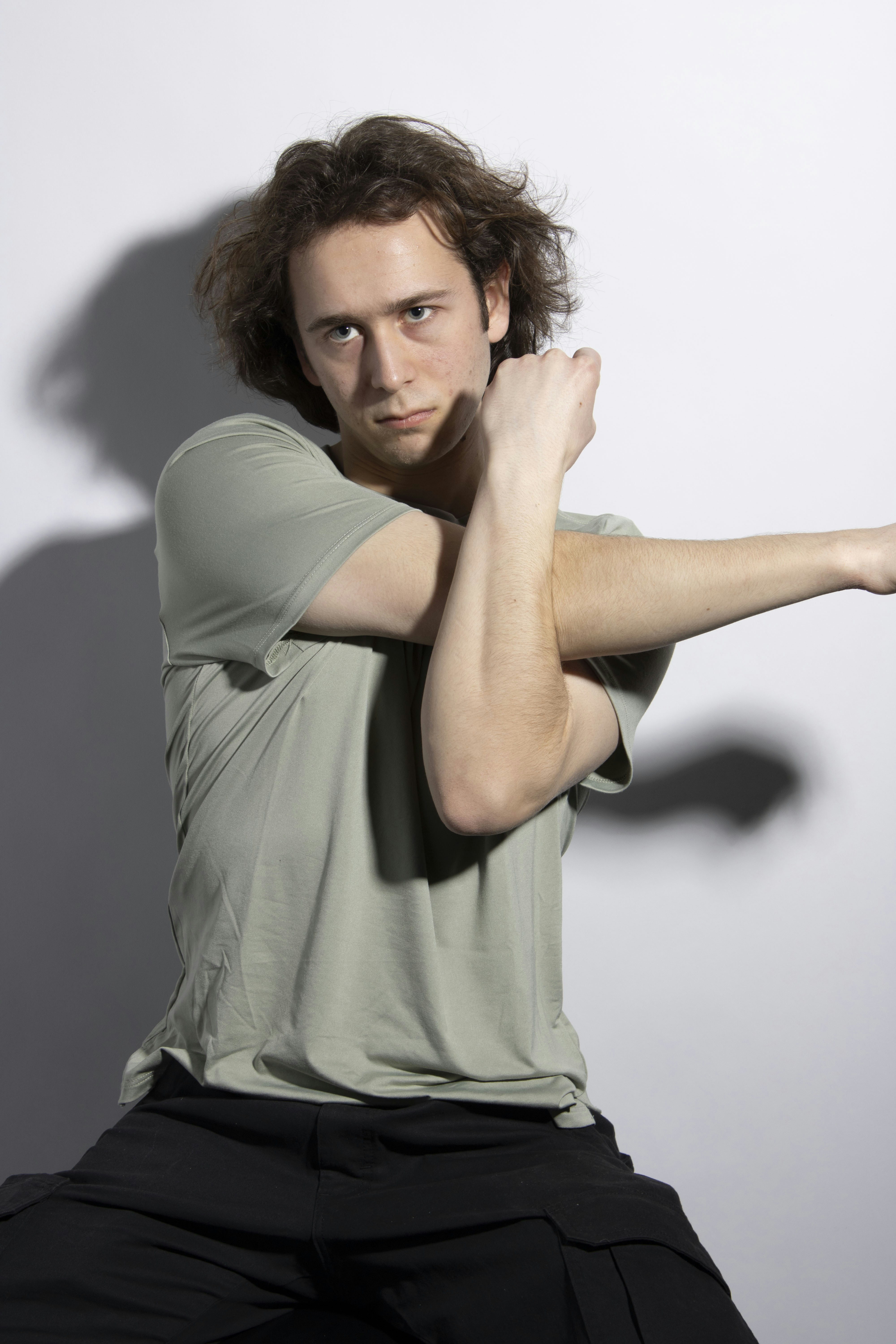 A man with his arms crossed posing for a picture photo – Free Raw ...