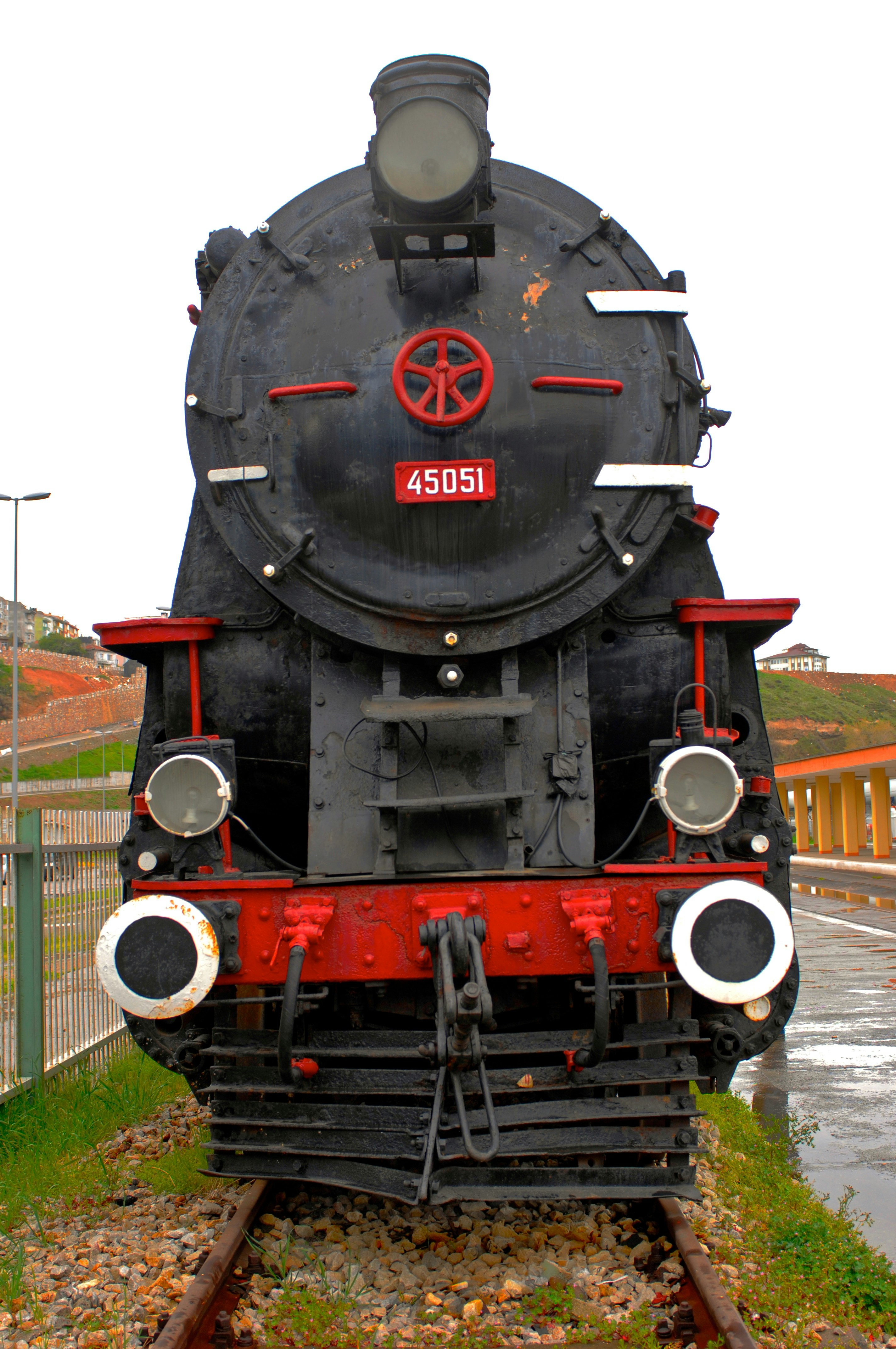 A black and red train engine sitting on the tracks photo – Free Train ...