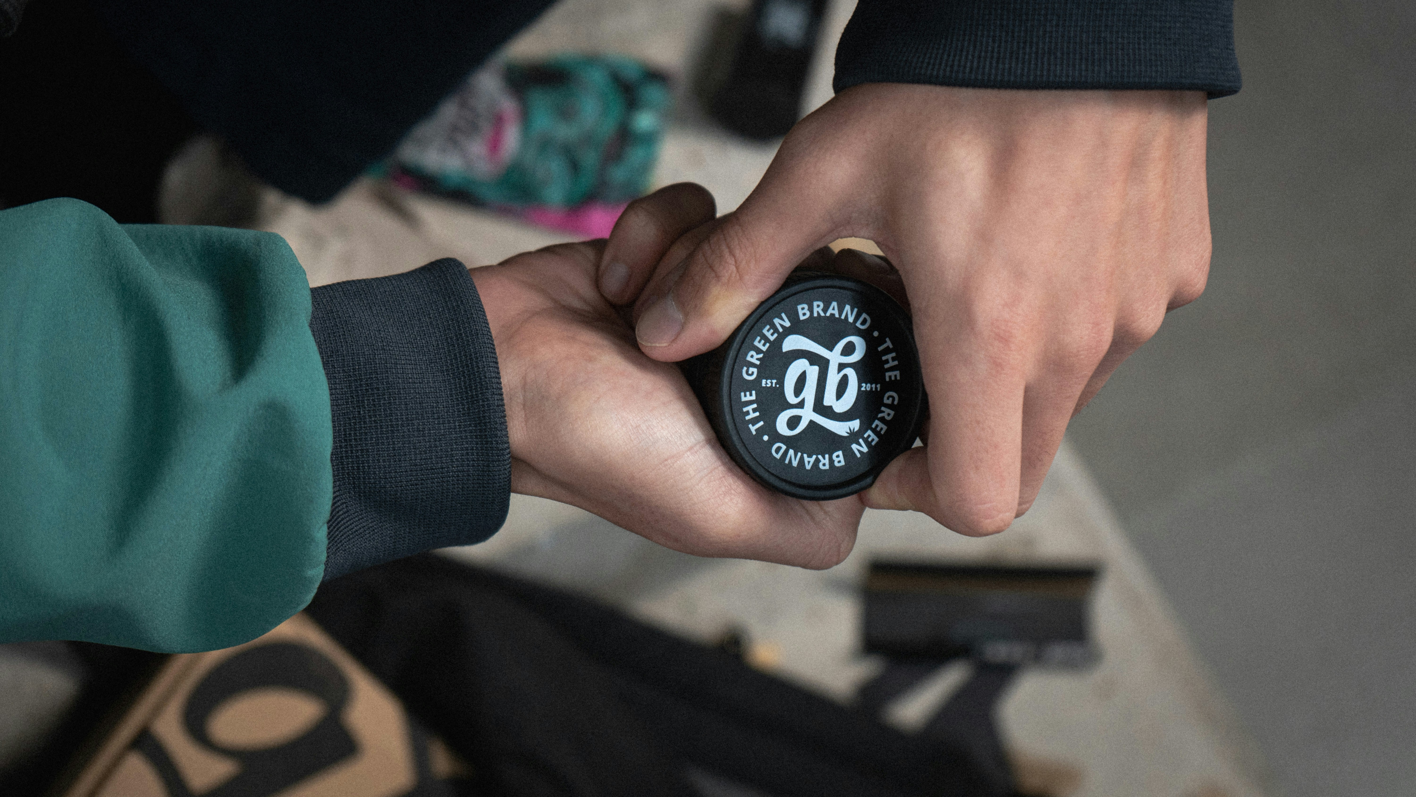 A person holding a small object in their hand photo – Free Bodegon ...