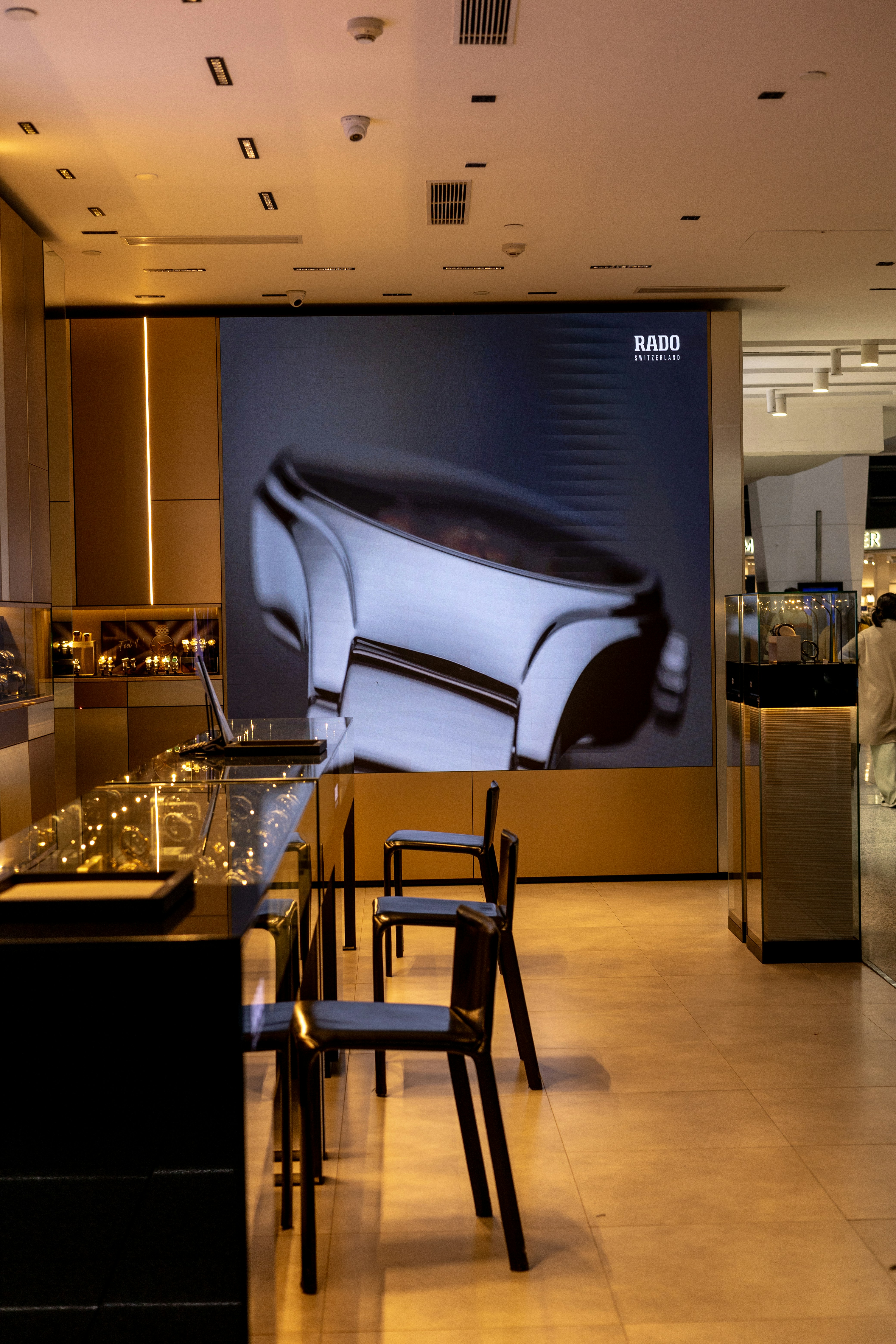 Silent Spotlight on a Modern Display