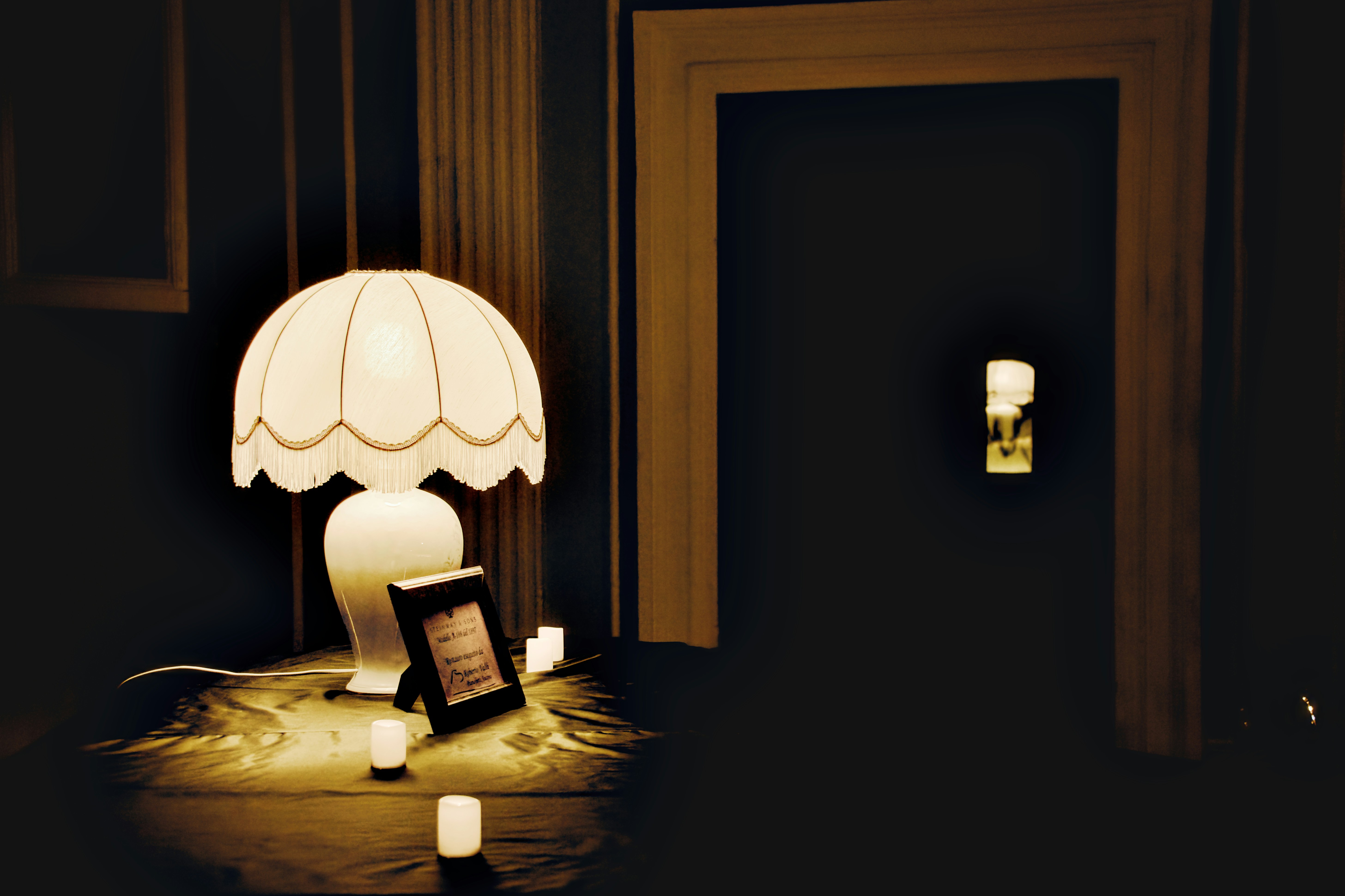 Amber Quietude: Vintage Tablelamp Glow Illuminates a Framed Memory